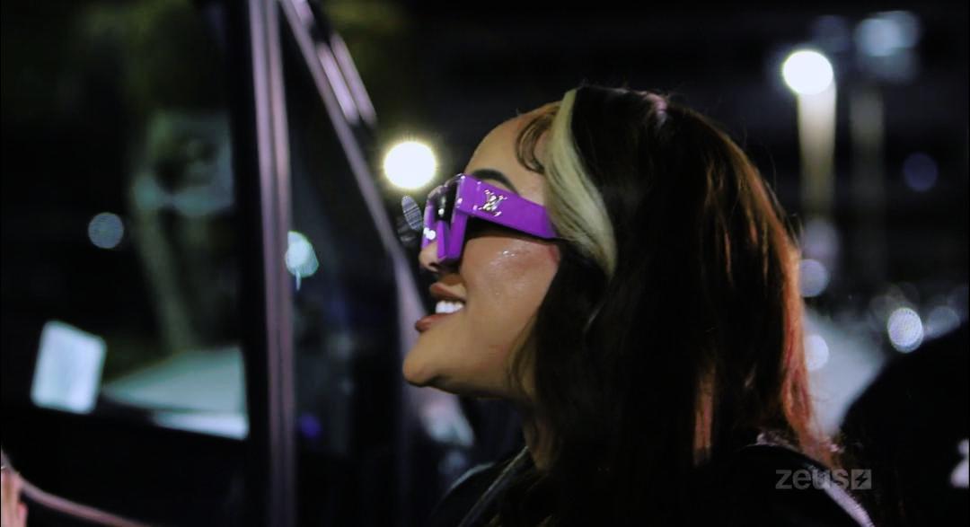 Zeus be doing her dirty with the angles | Scrolller