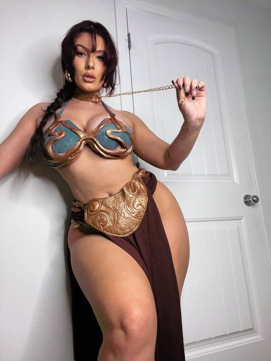 Zoë Renea as Princess Leia | Scrolller