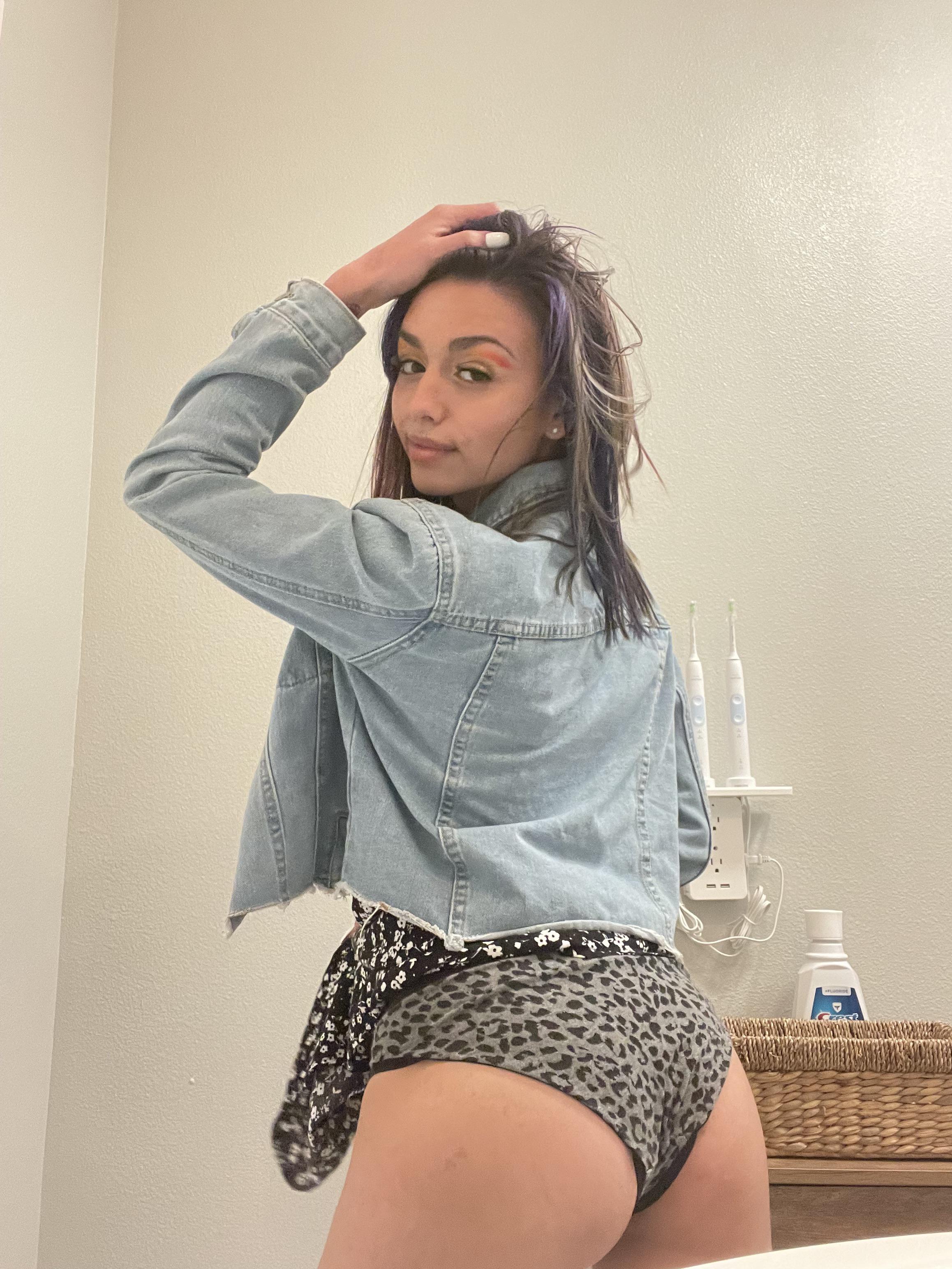 100 lbs so you can toss me around | Scrolller