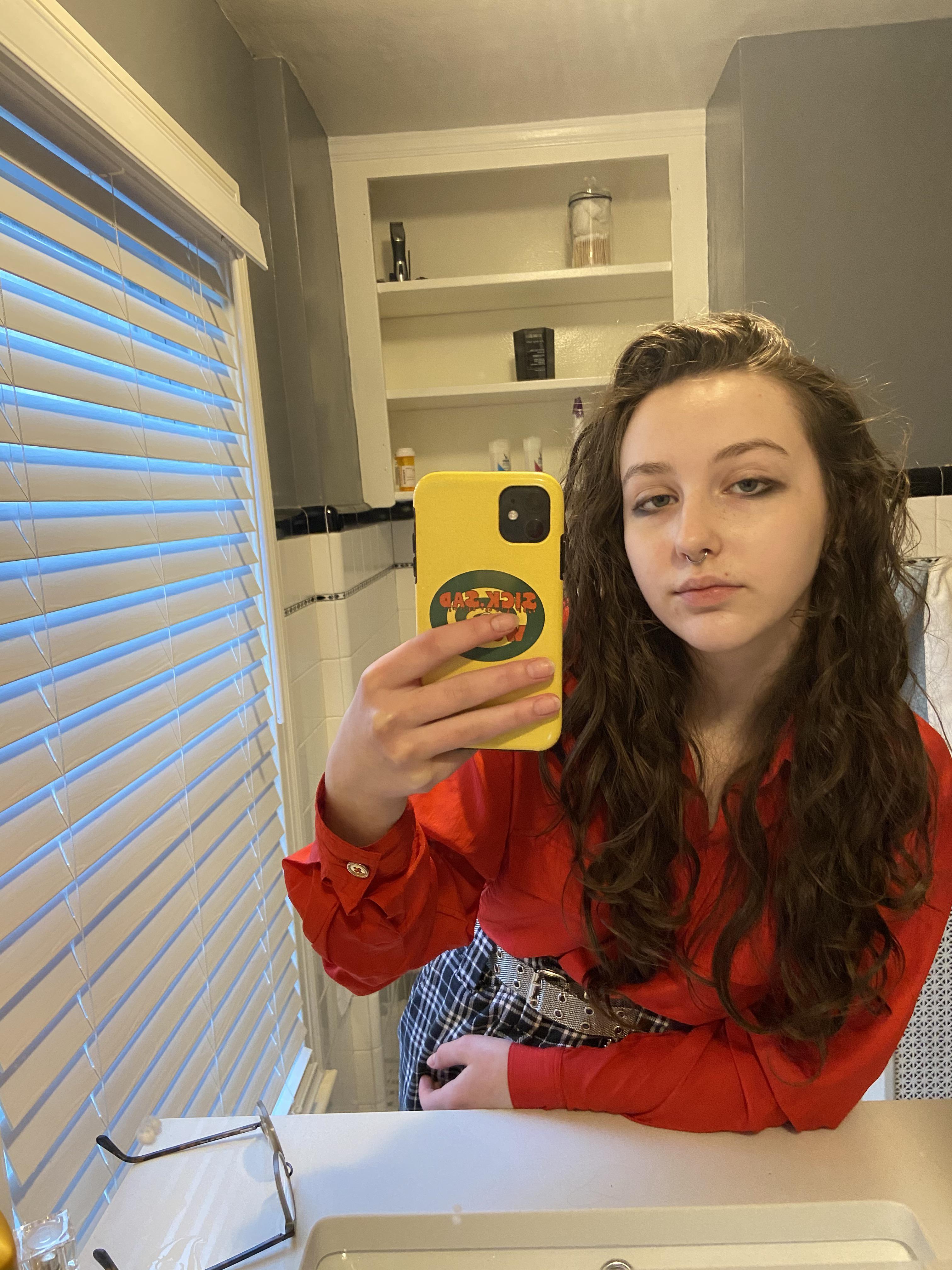 [15f] leaning like this hurt my elbow lmao | Scrolller