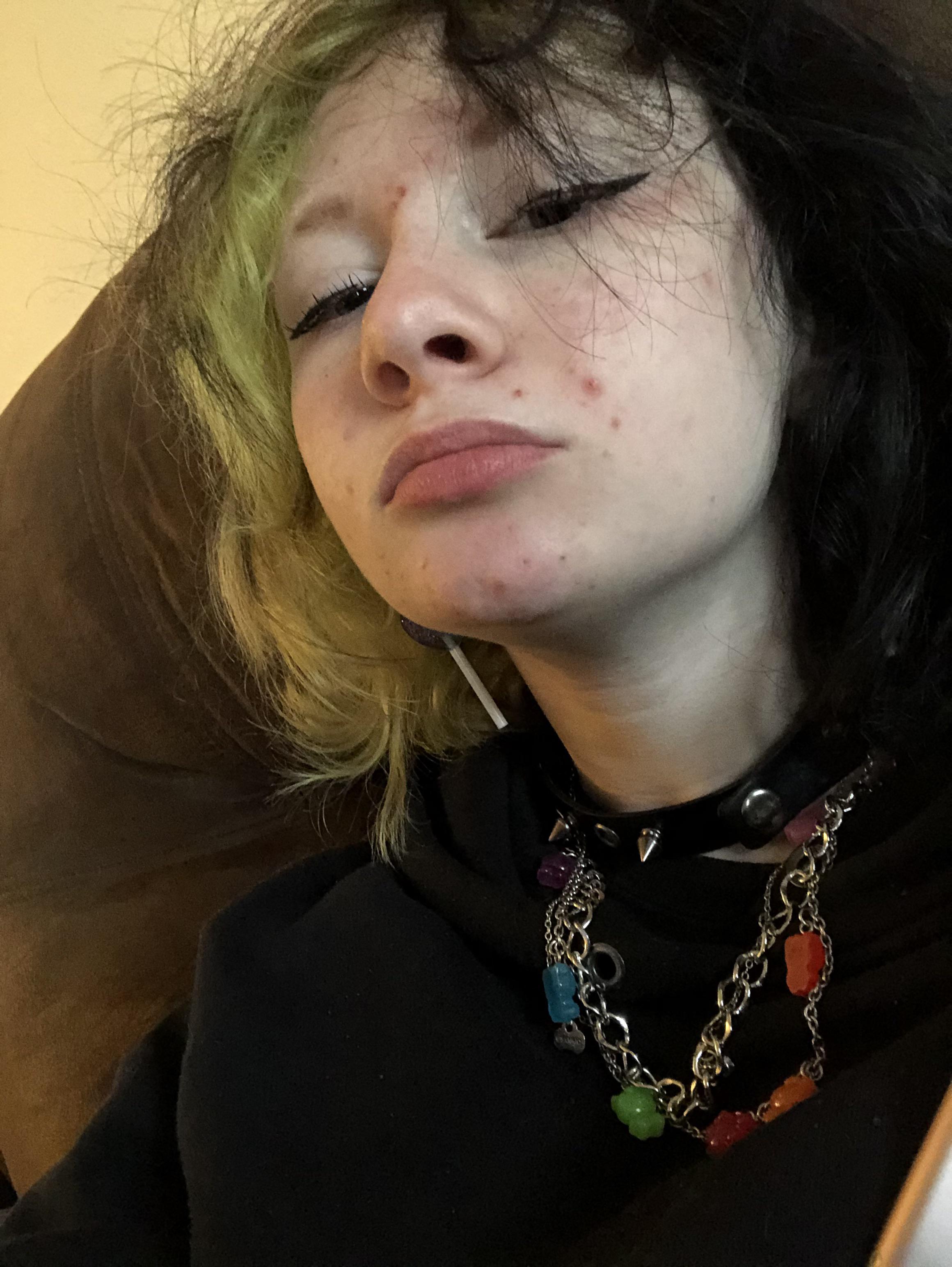 16 f, i feel ugly :( | Scrolller