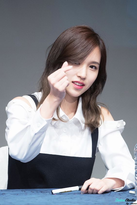 161030 Mina | Scrolller