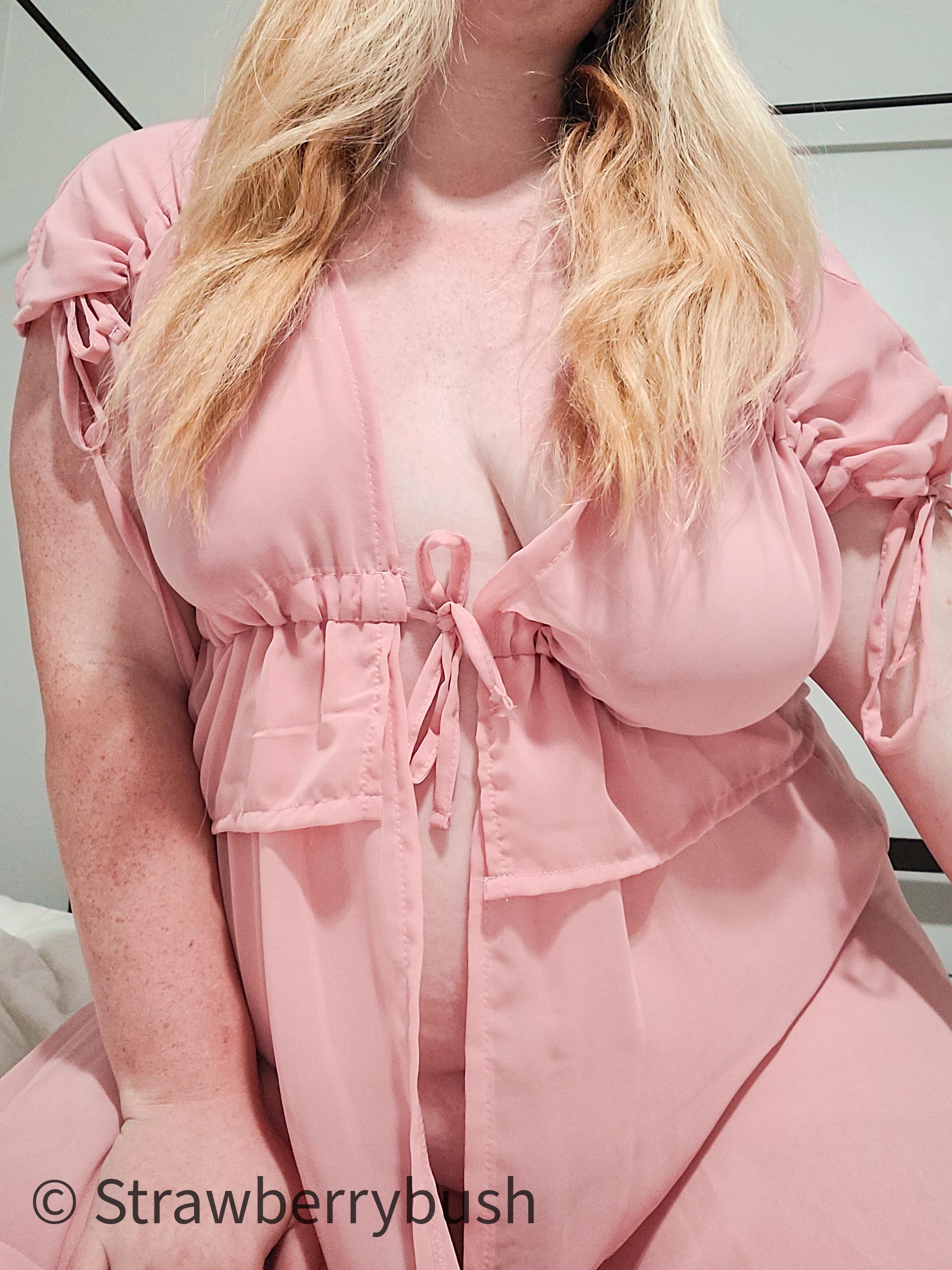 thick enough daddy?🍓💕 | Scrolller