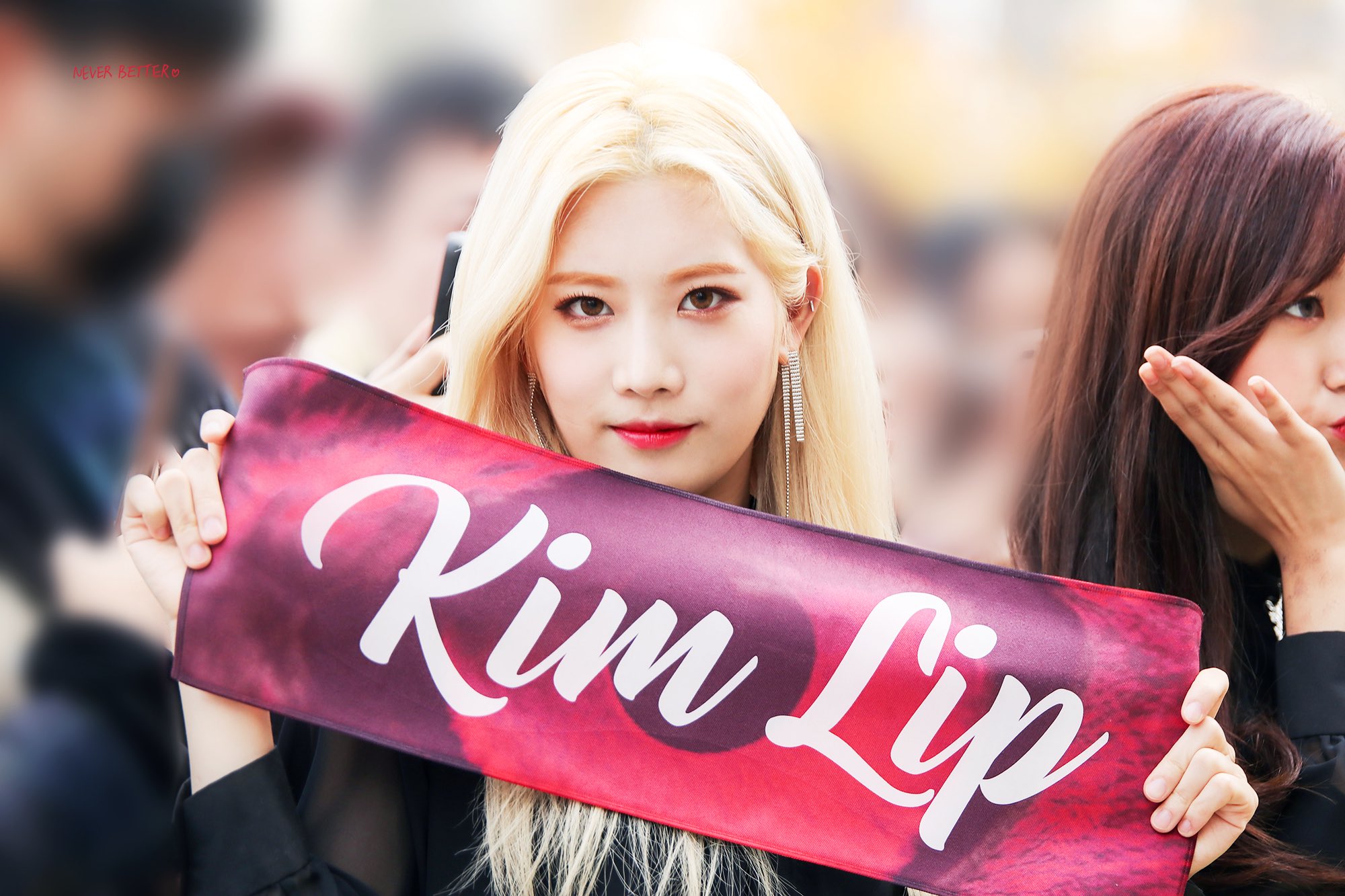171102 Kim Lip | Scrolller