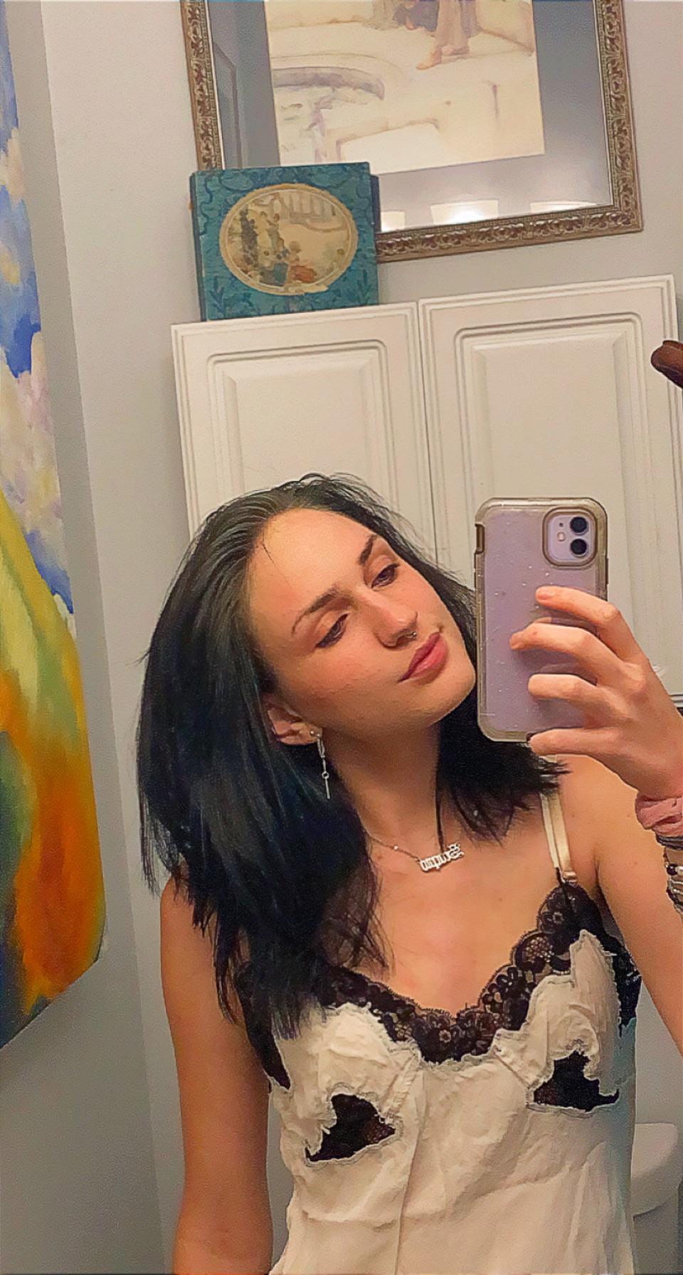 (18) morning mirror selfie from earlier 💗 | Scrolller