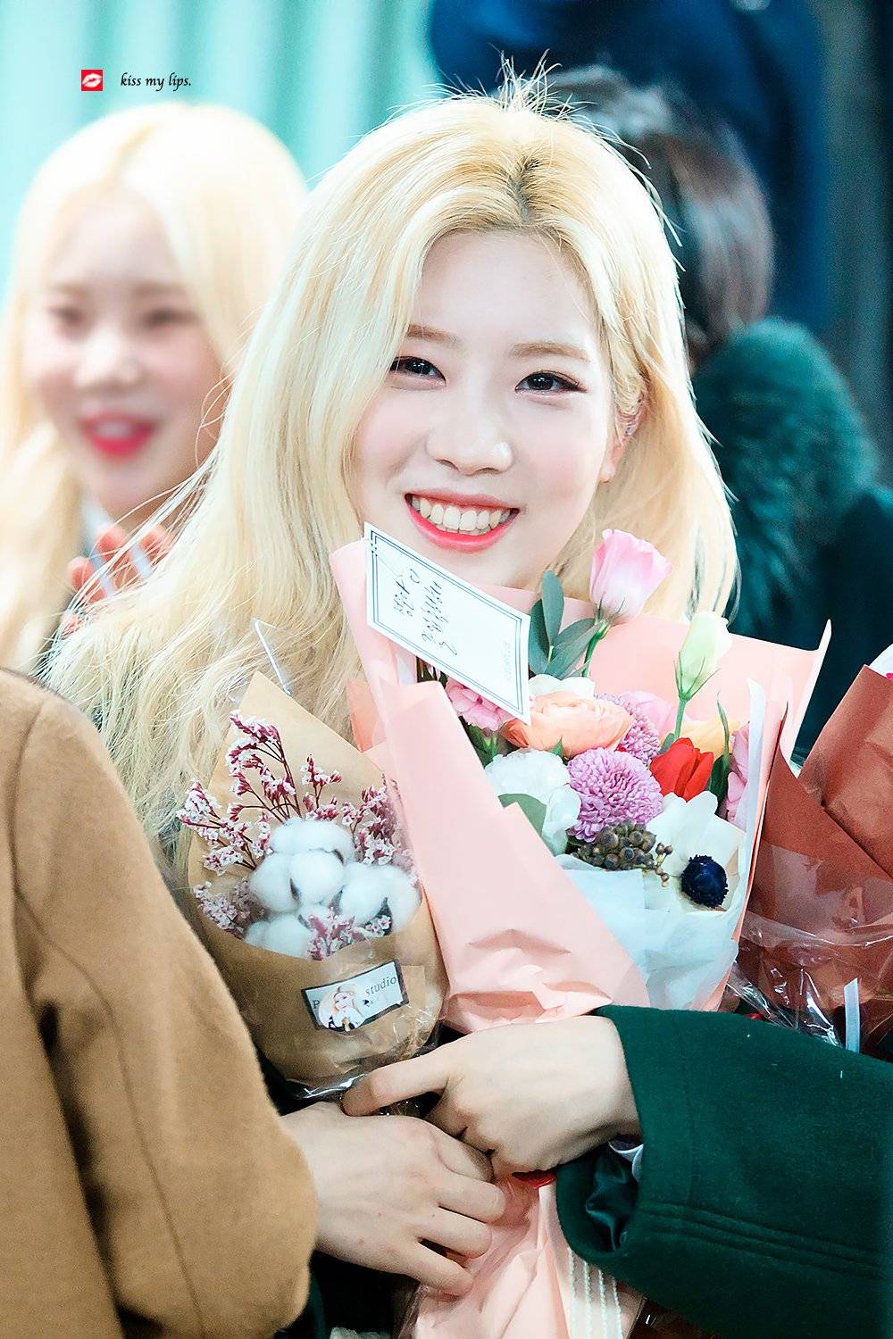 180209 Kim Lip | Scrolller