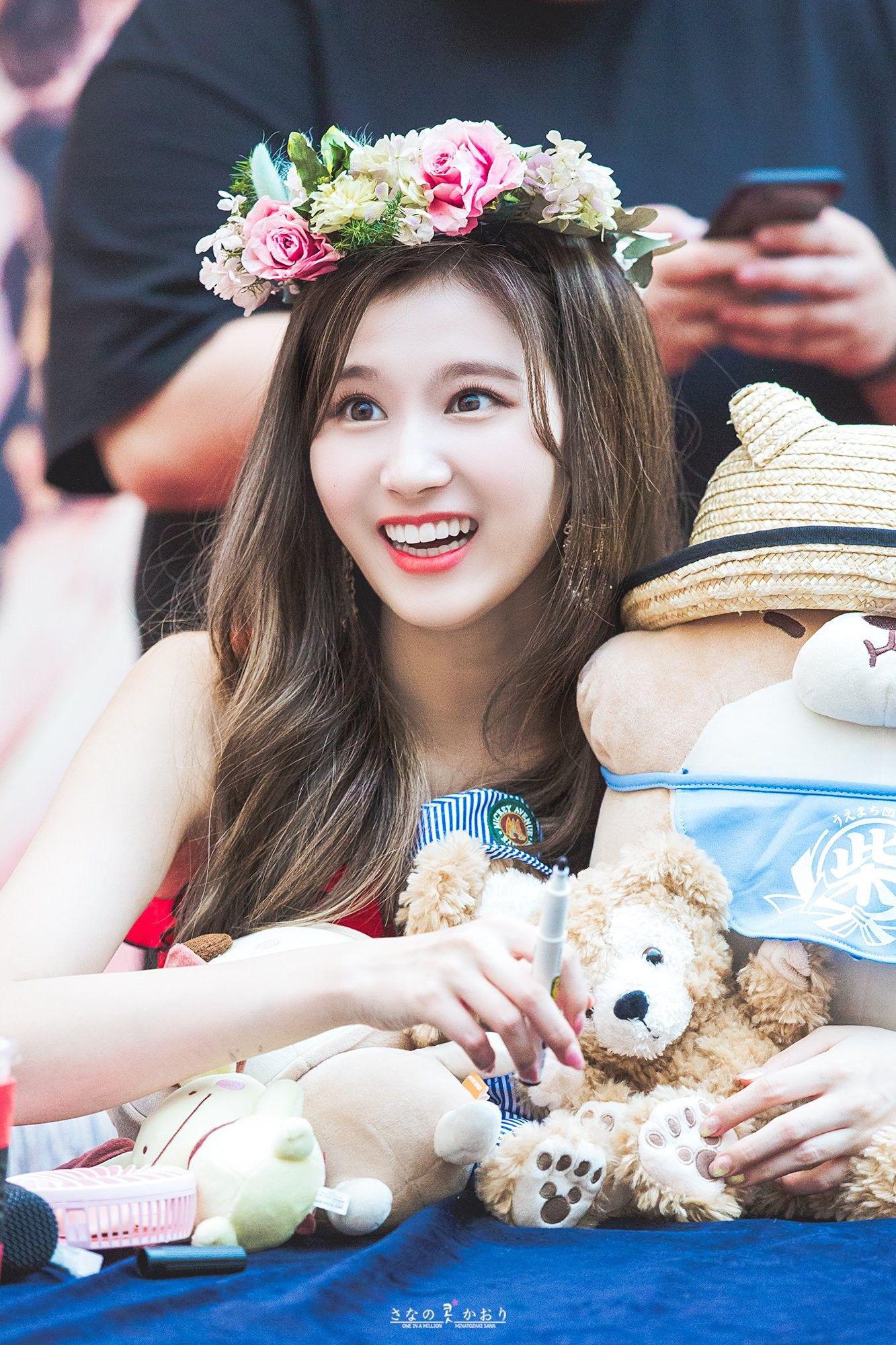 180722 Sana | Scrolller