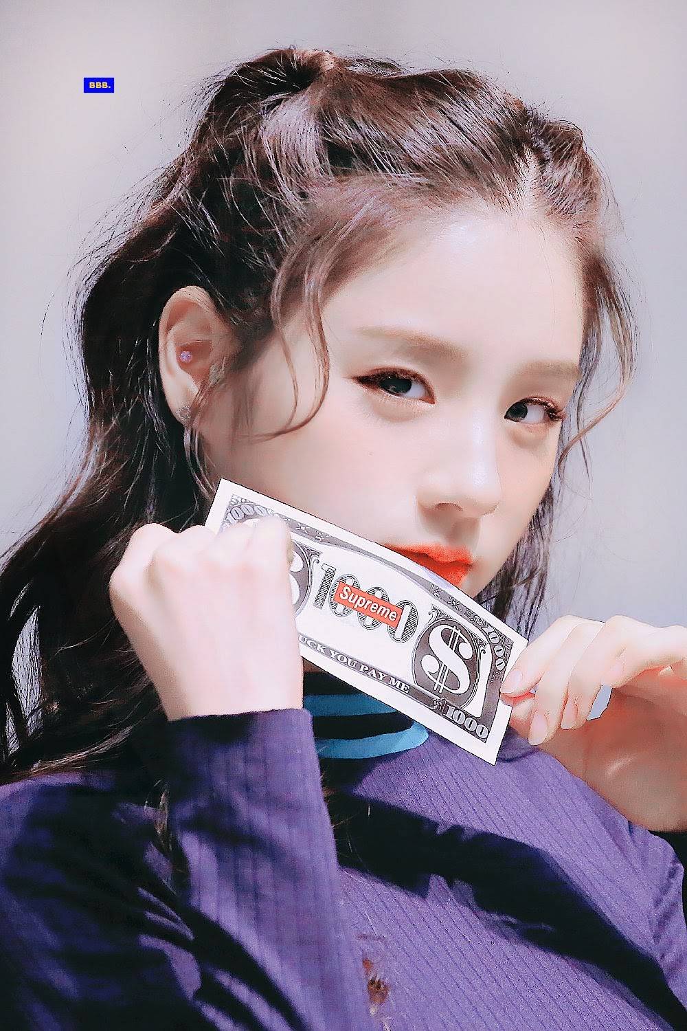 180908 Heejin by BBB | Scrolller