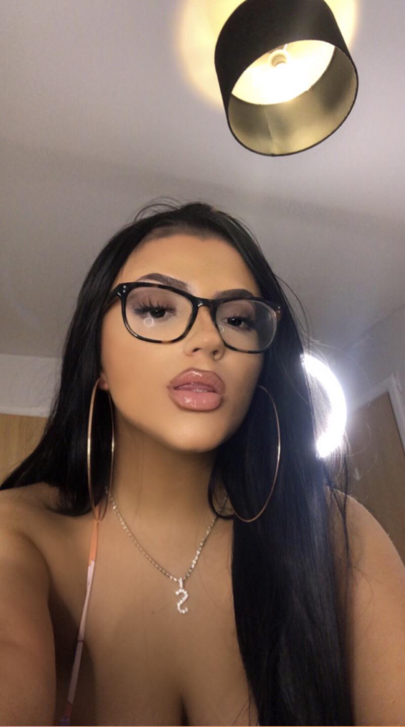 [18F] Colombiana🇨🇴 | Scrolller