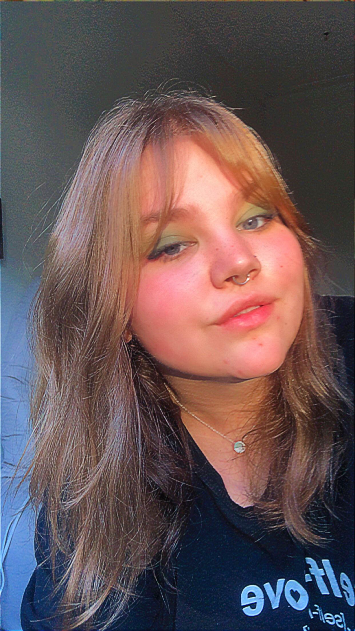 18F, happy Friday 😚 | Scrolller