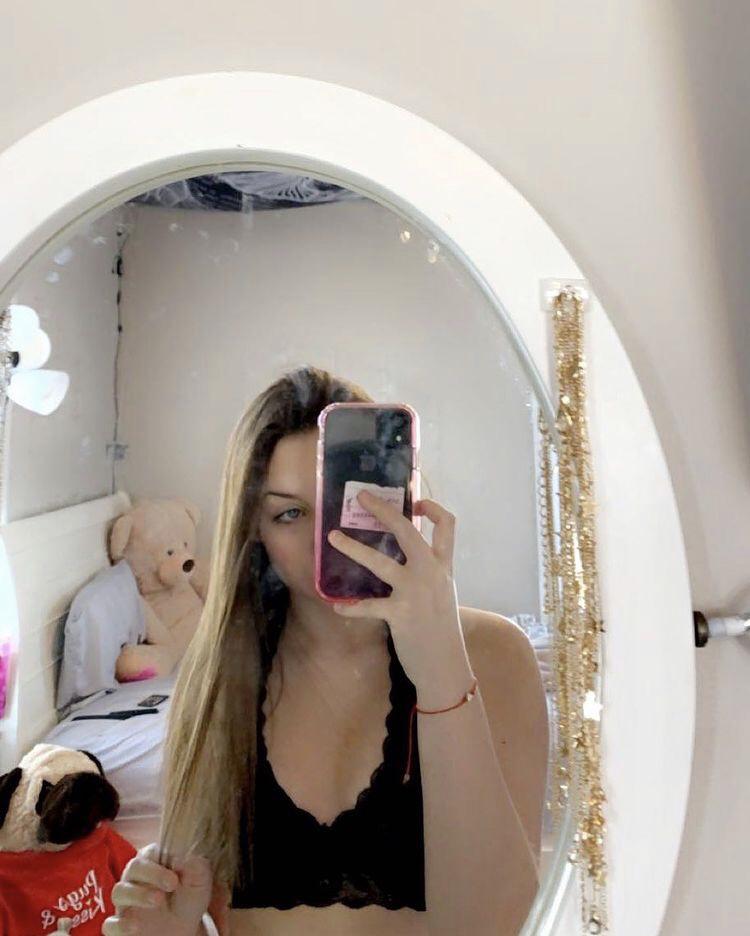 [18f] Kinda Like My Hair In This One Scrolller