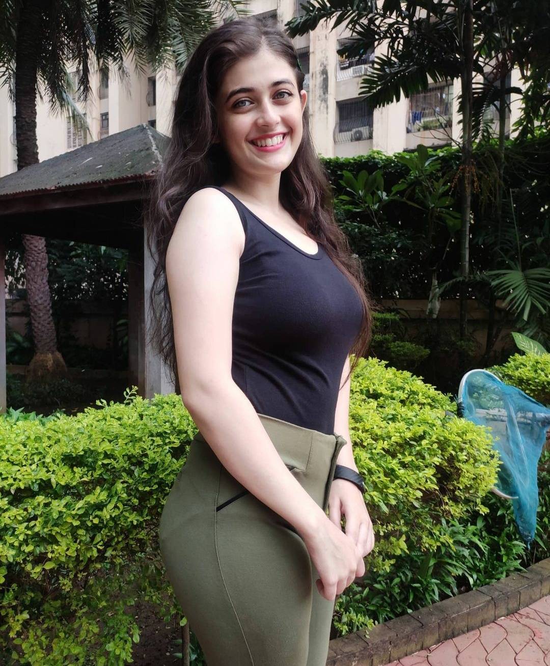 19 ki umr me bhari gaand aur mote chuche 😜 | Scrolller