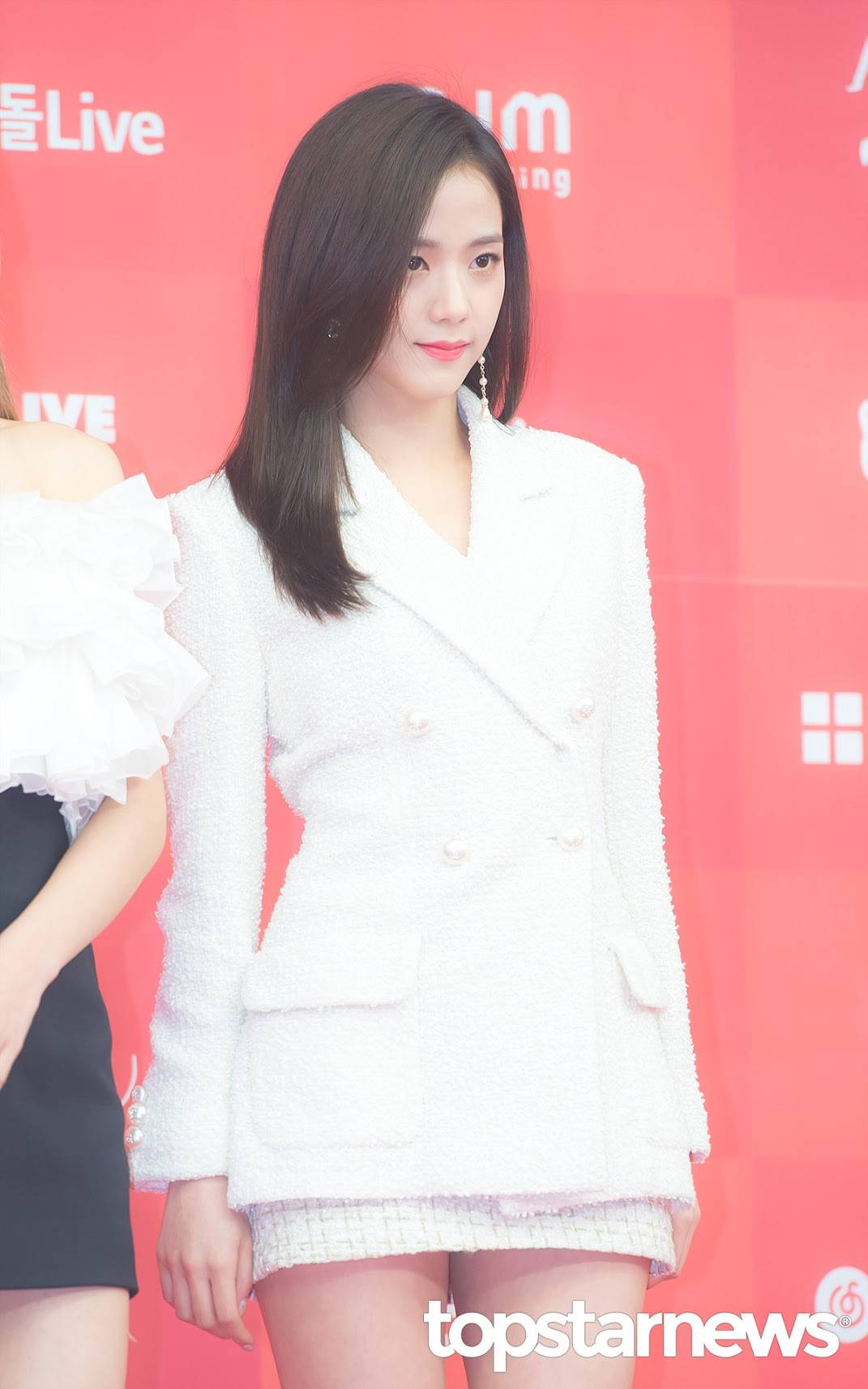 190105 Jisoo | Scrolller