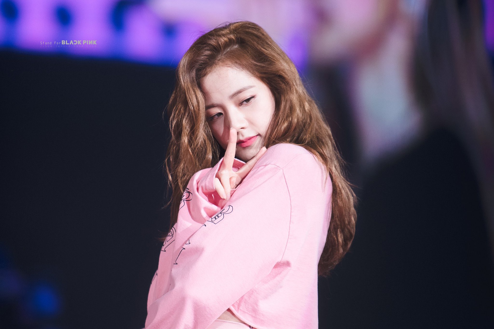 190303 Jisoo | Scrolller