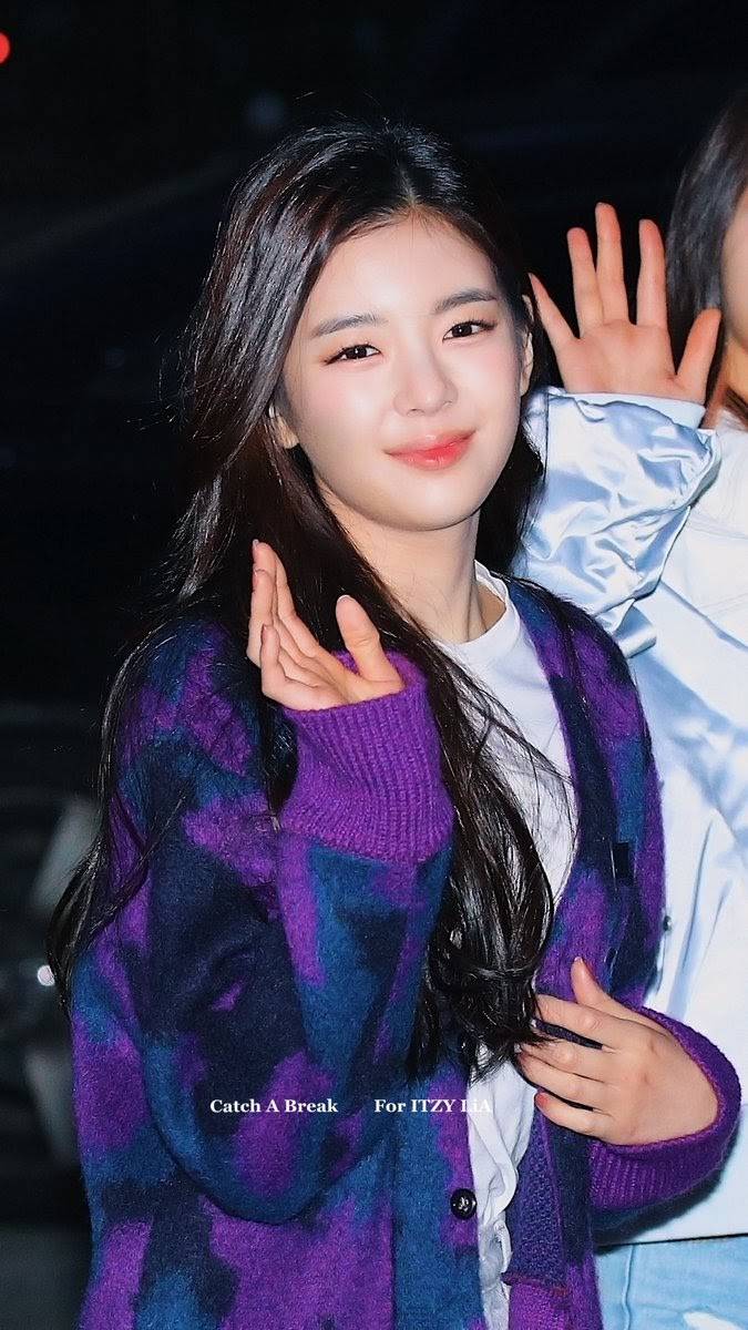 190308 Lia Scrolller