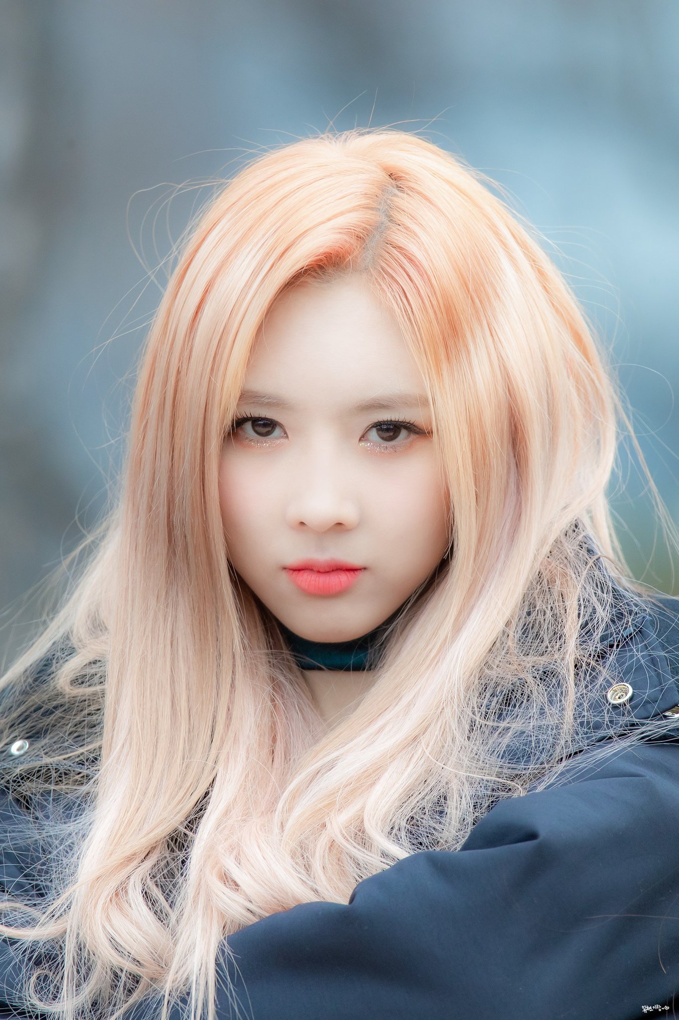 190310 Yoohyeon | Scrolller