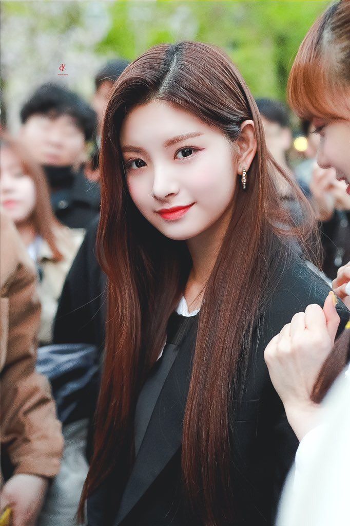 190419 Yiren | Scrolller