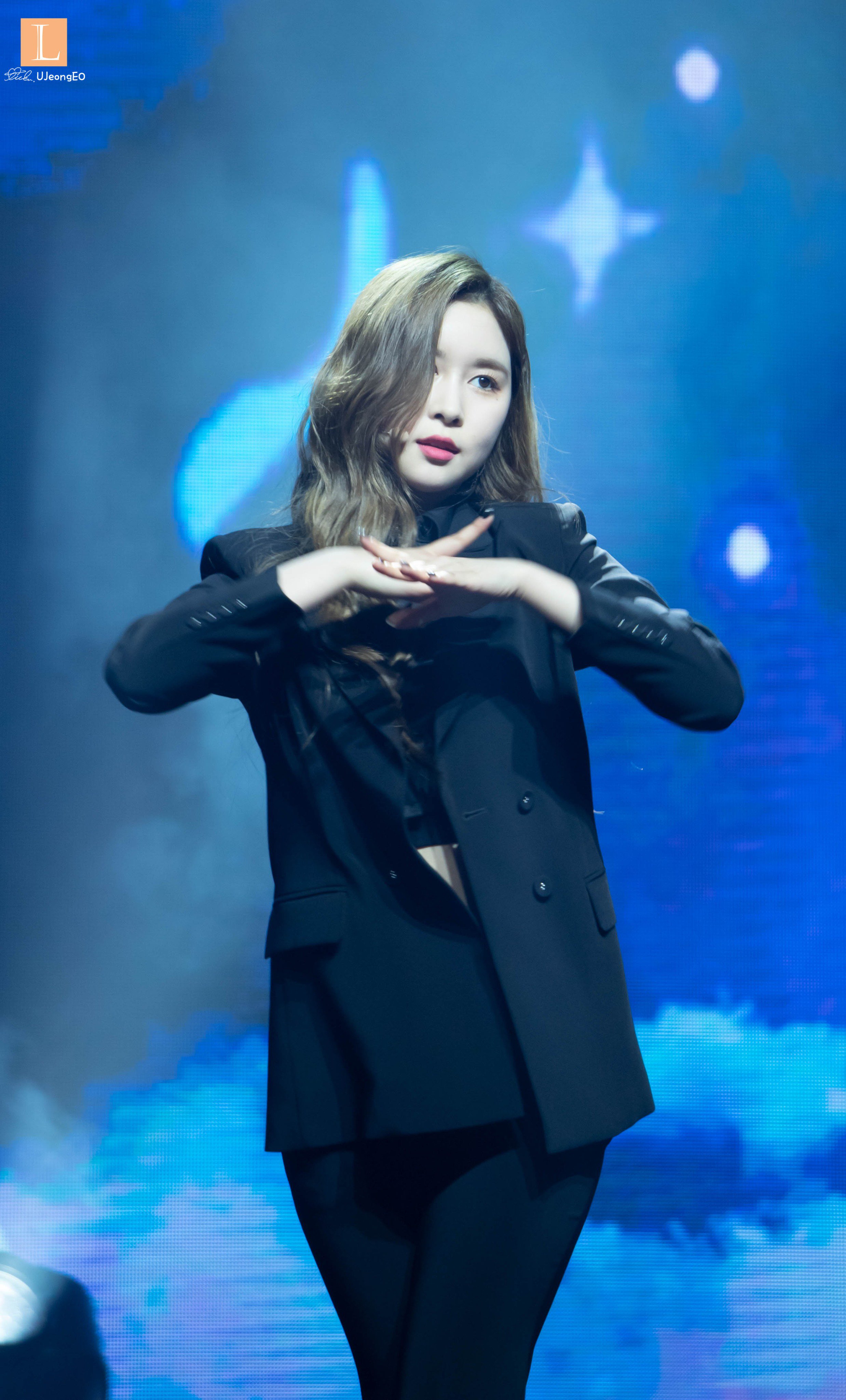 190427 Dapper Dayoung | Scrolller