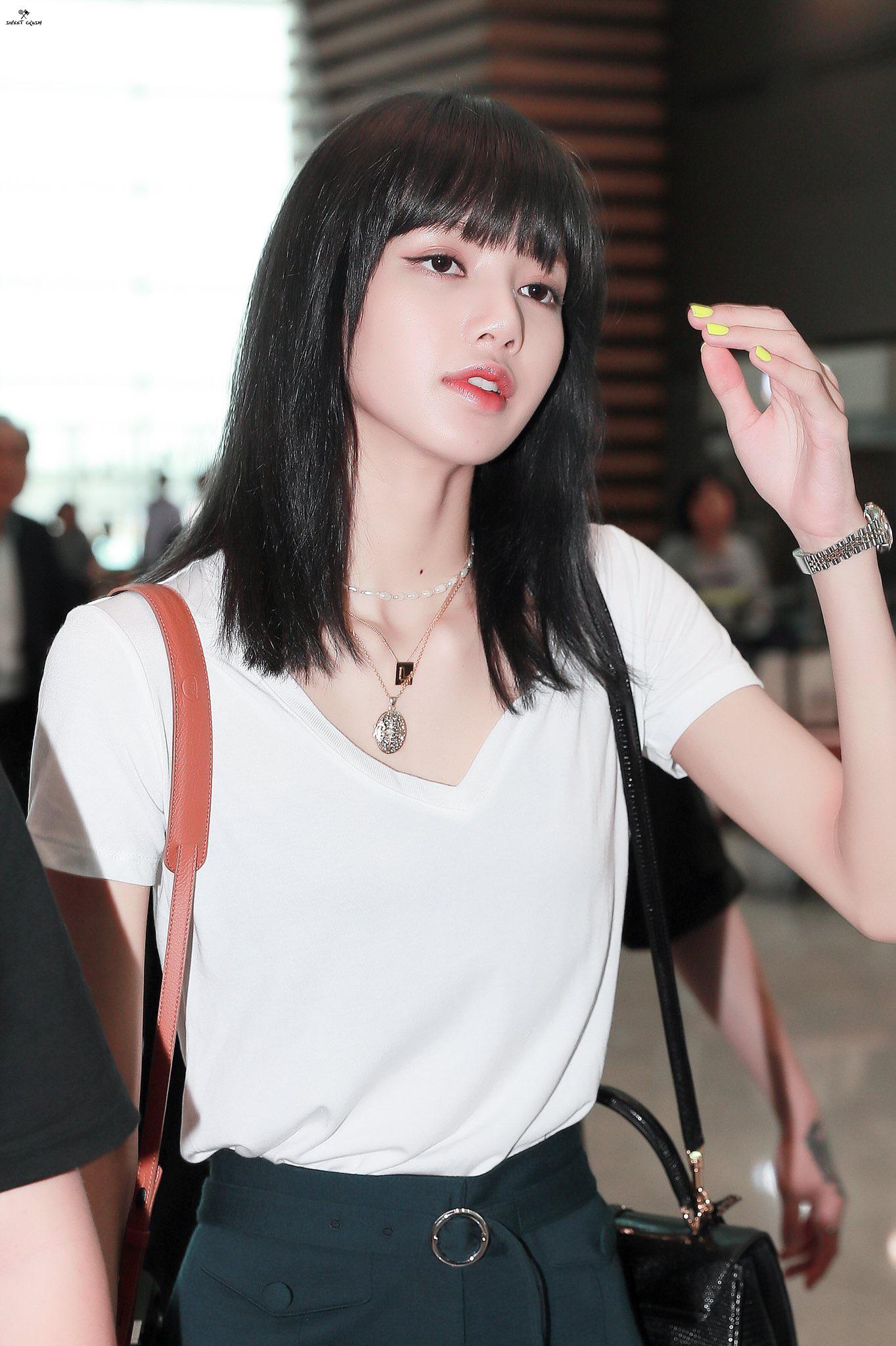 190710 Lisa | Scrolller