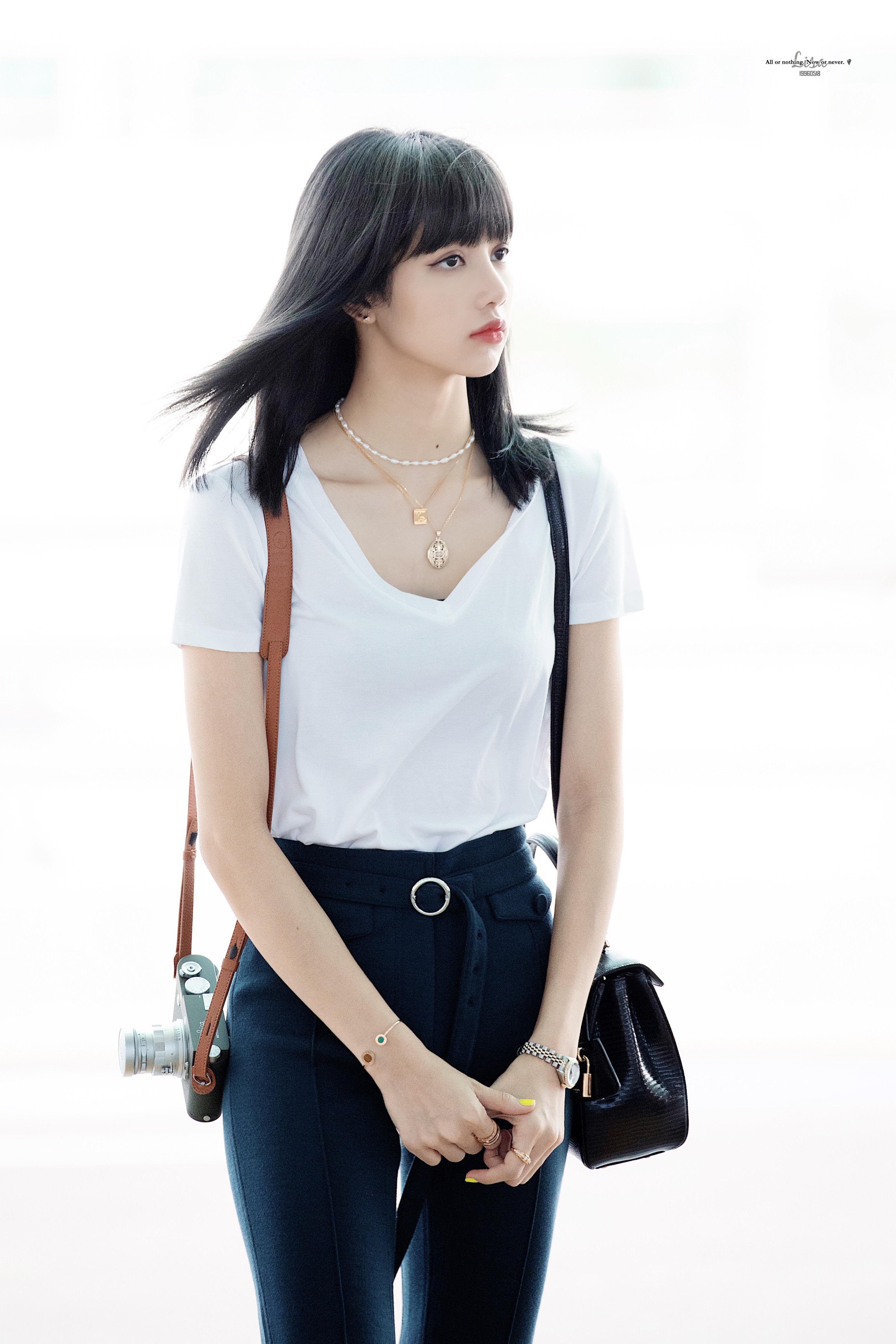 190710 Lisa | Scrolller