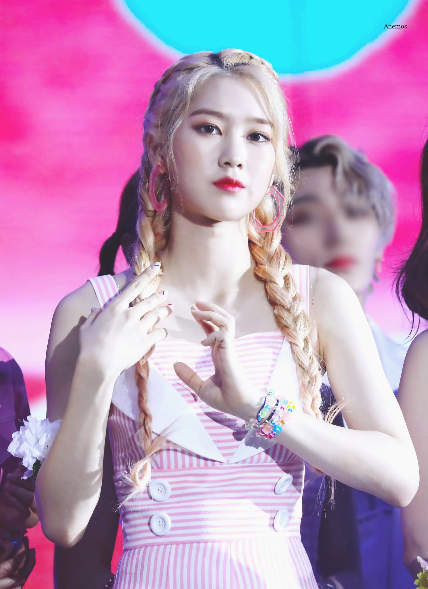 190822 Jiho | Scrolller