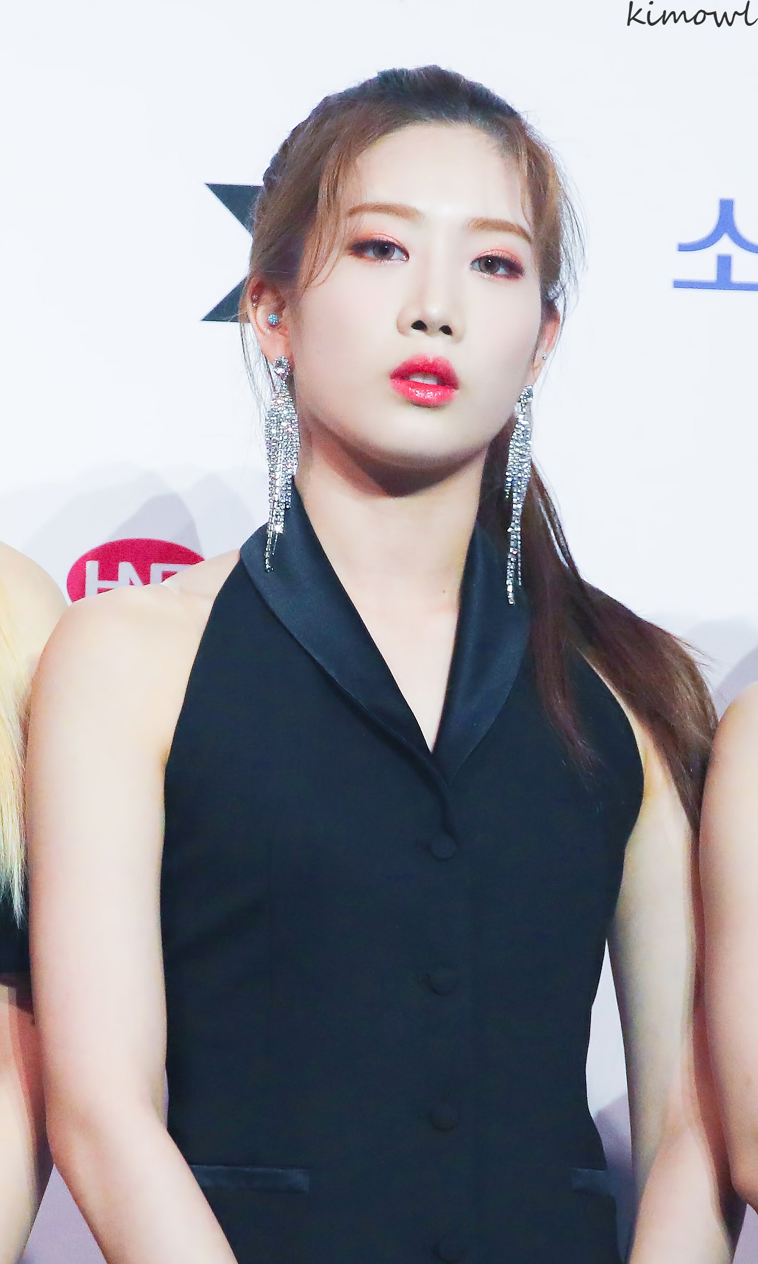 Kim Lip | Scrolller