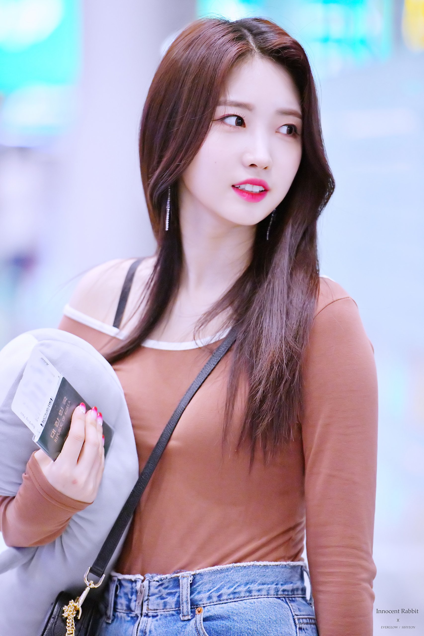 190928 Sihyeon | Scrolller