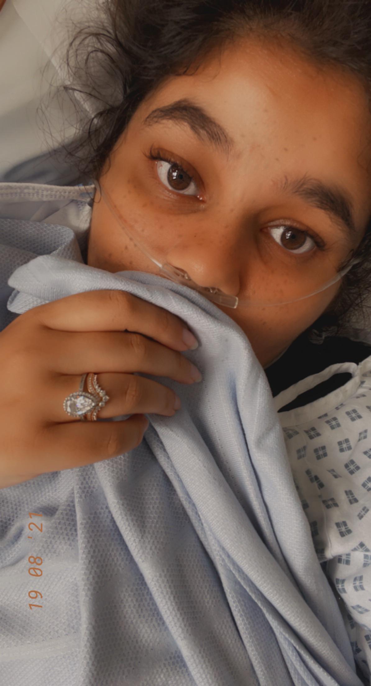 [19F] a semi cute, semi depressed hospital selfie | Scrolller