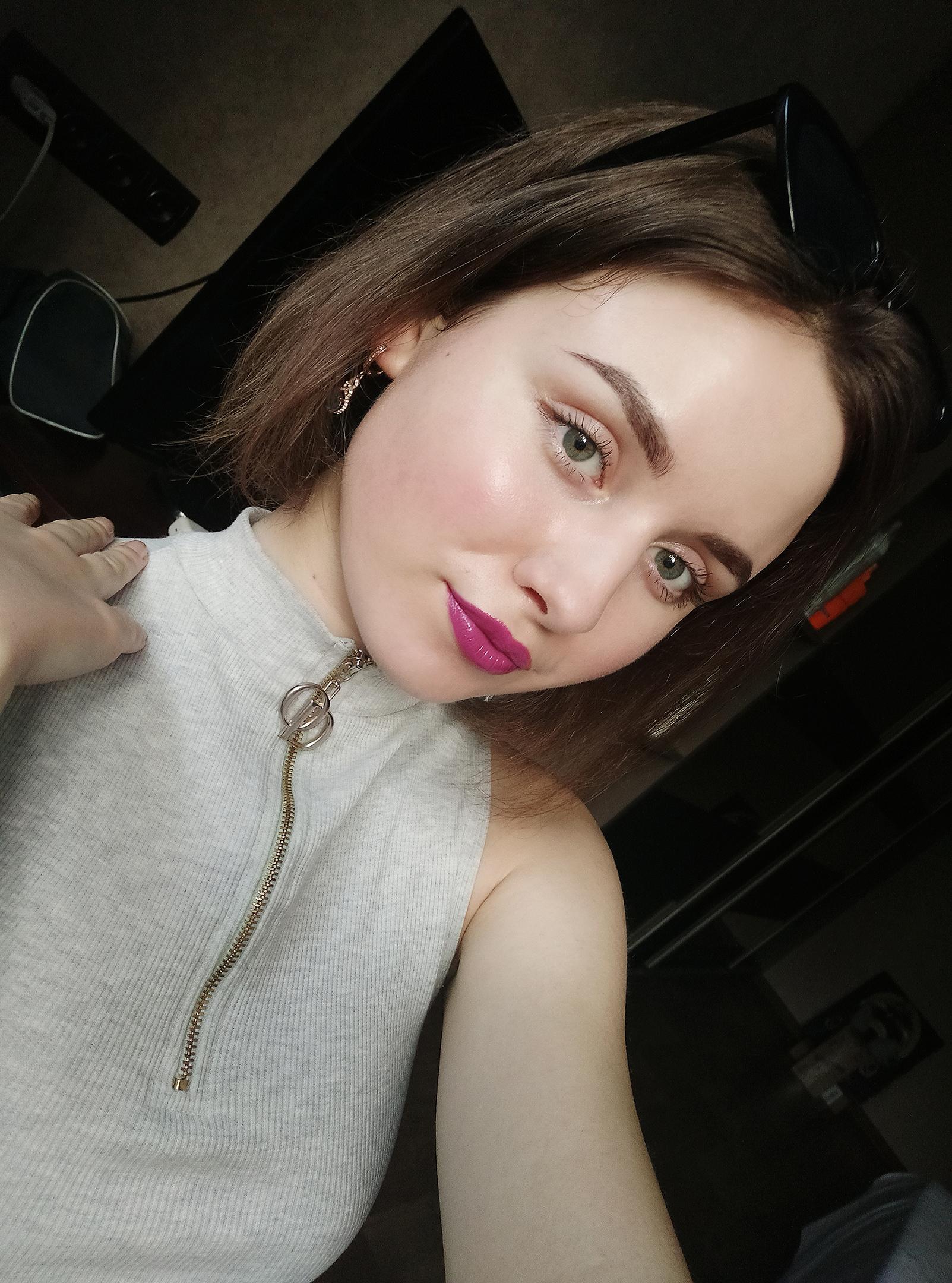 19F ☺️ | Scrolller