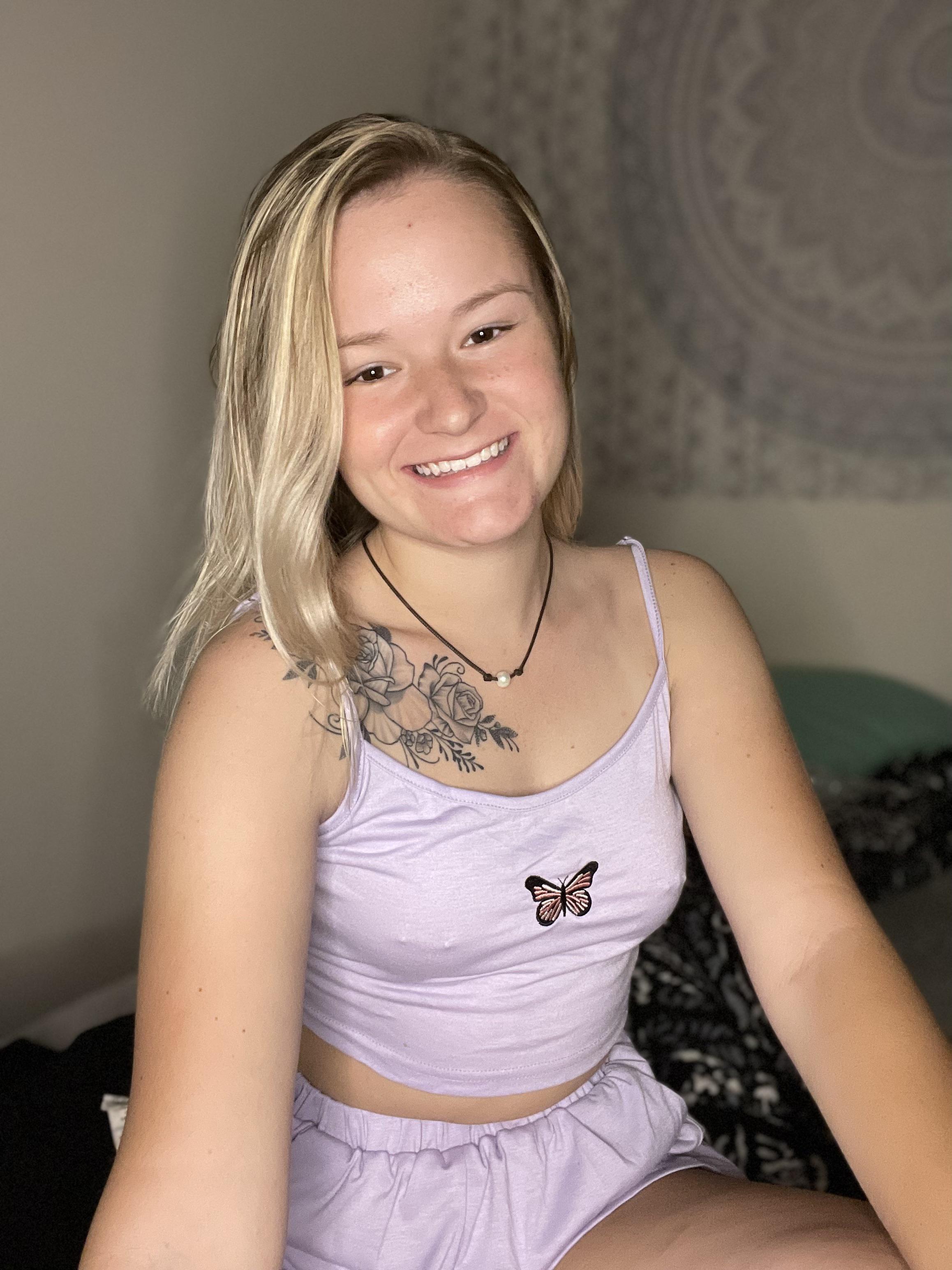 19F no makeup selfie 😅 | Scrolller