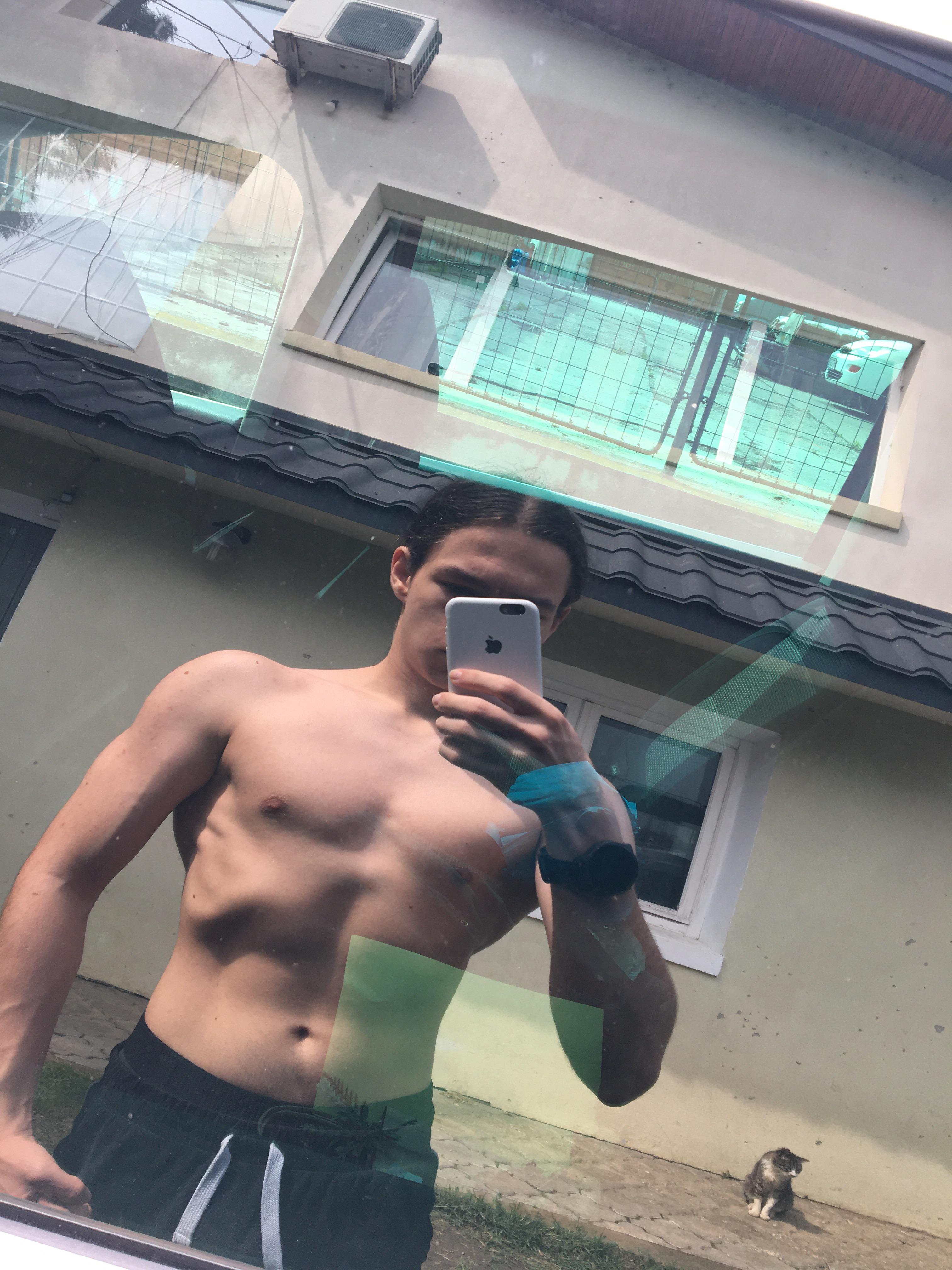 19M muscle pose | Scrolller