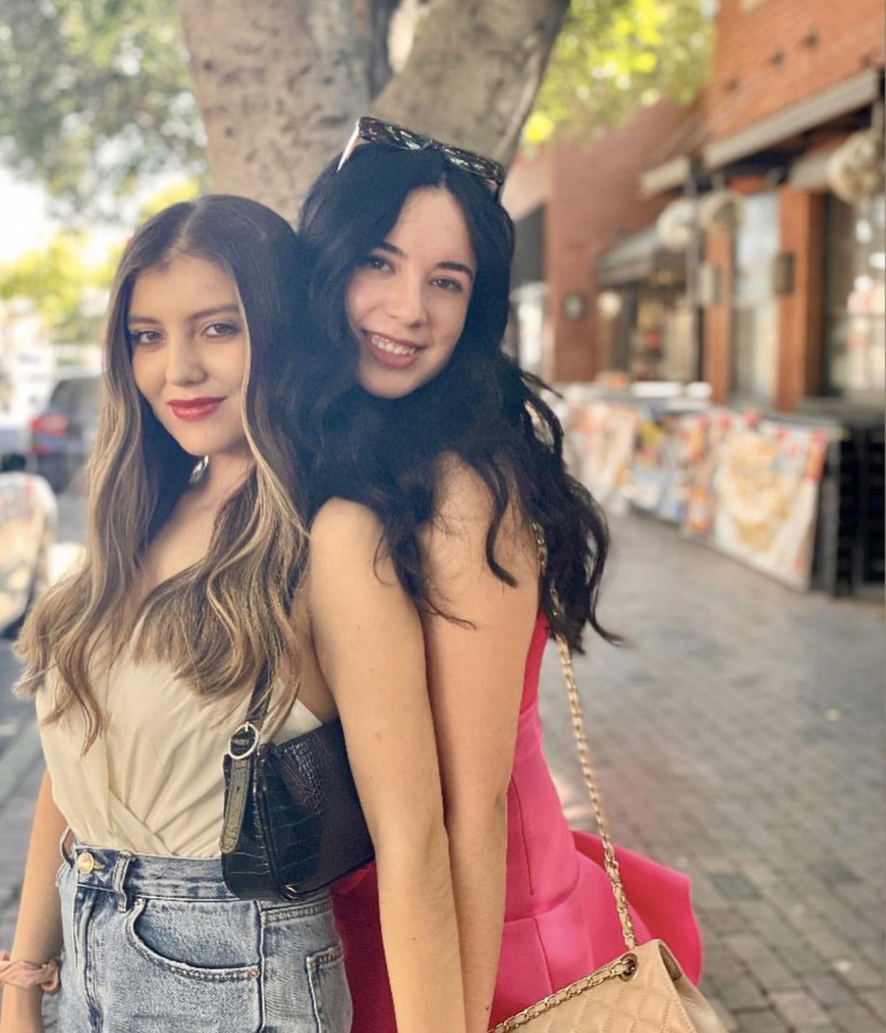 [2] Blonde Latina Or Brunette Latina Scrolller