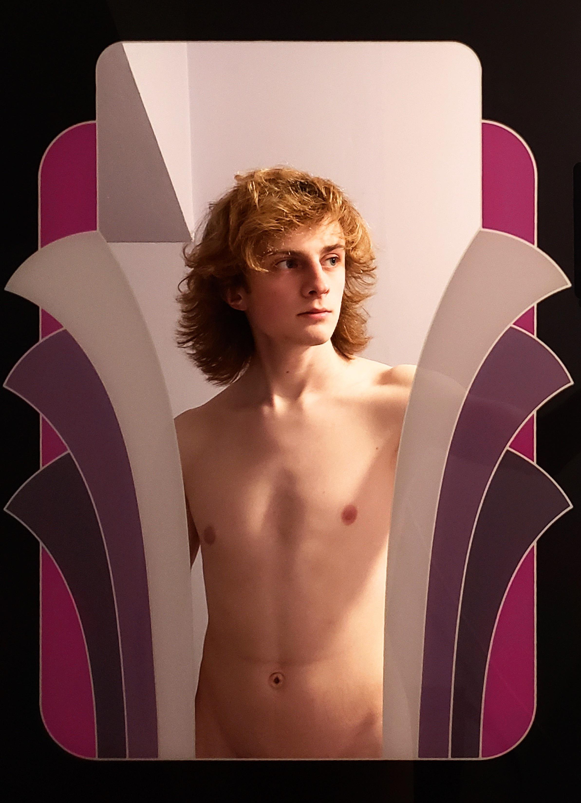 (20) took a mirror shot and damn i think it's my best portrait | Scrolller