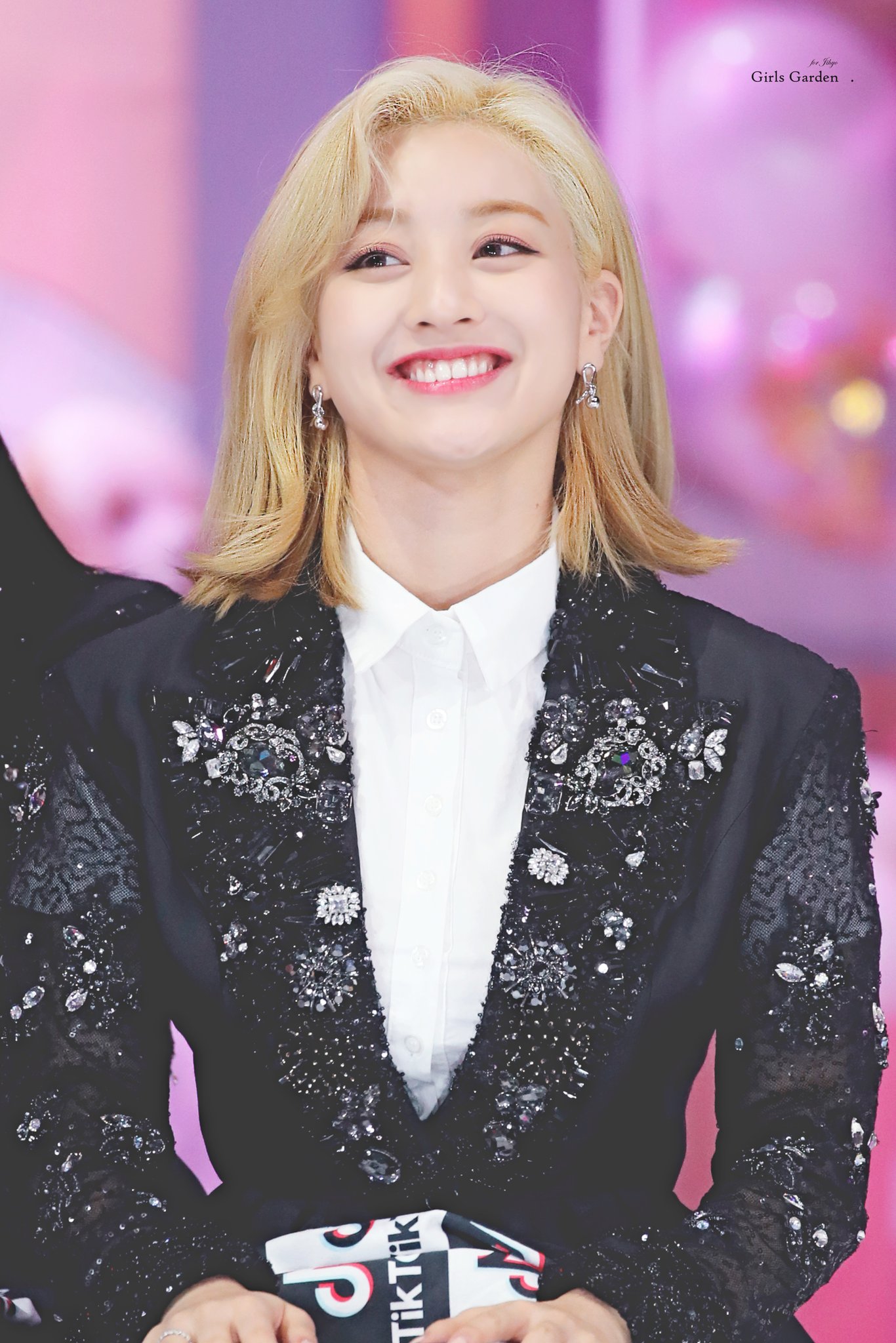 200104 Bright God Jihyo | Scrolller