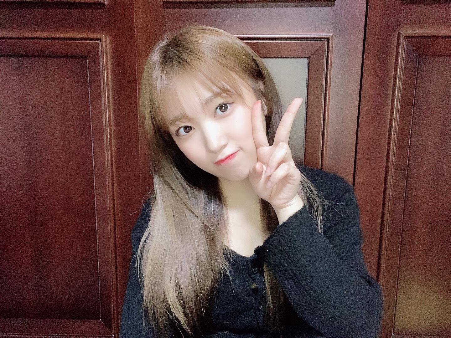 200827 VLive Update // Nako | Scrolller