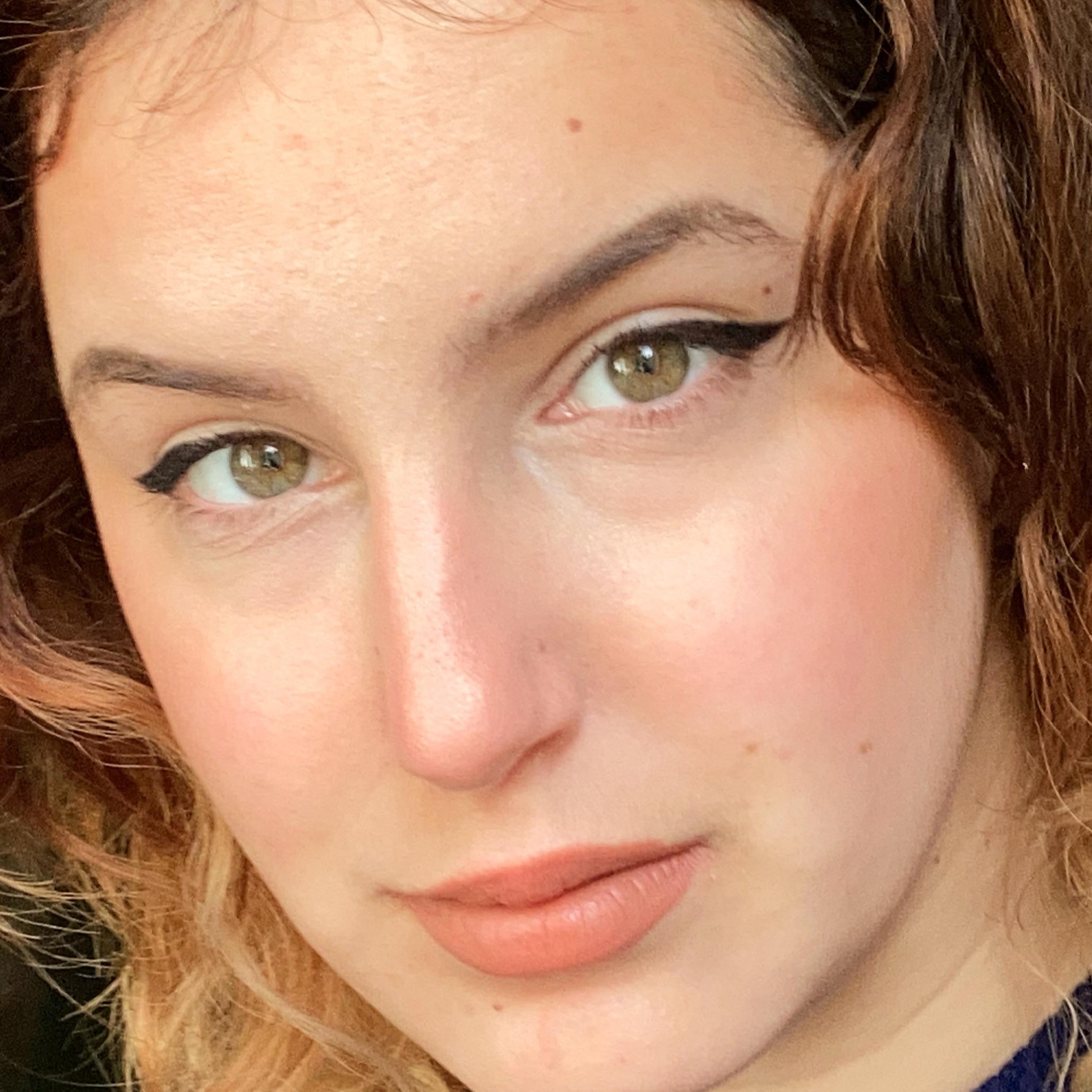 20F are green eyes in trend now ? 💚 | Scrolller