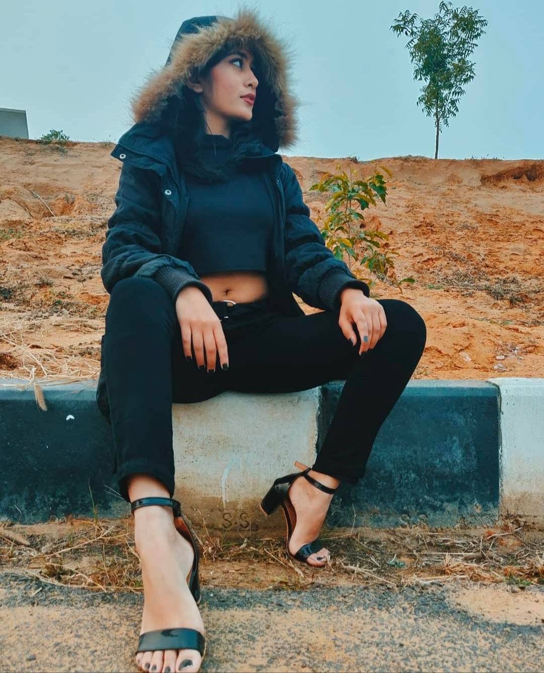 21 F on demand | Scrolller