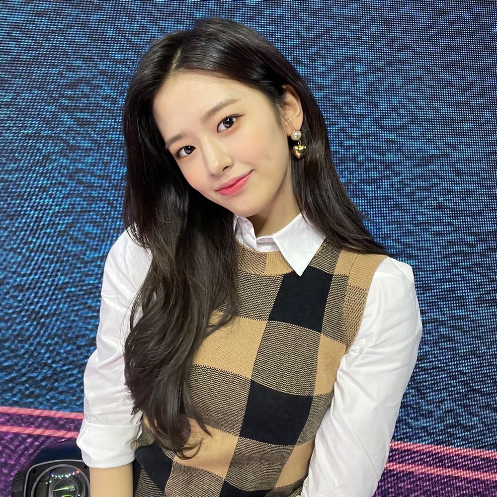 210302 IZ*ONE PM Update // Yujin | Scrolller