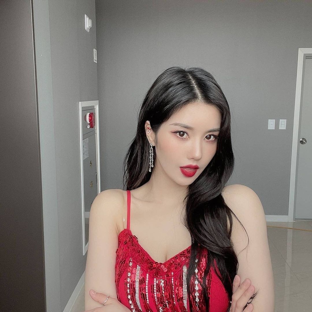 210314 Official Instagram Update - ONE, THE STORY Eunbi 💜 | Scrolller