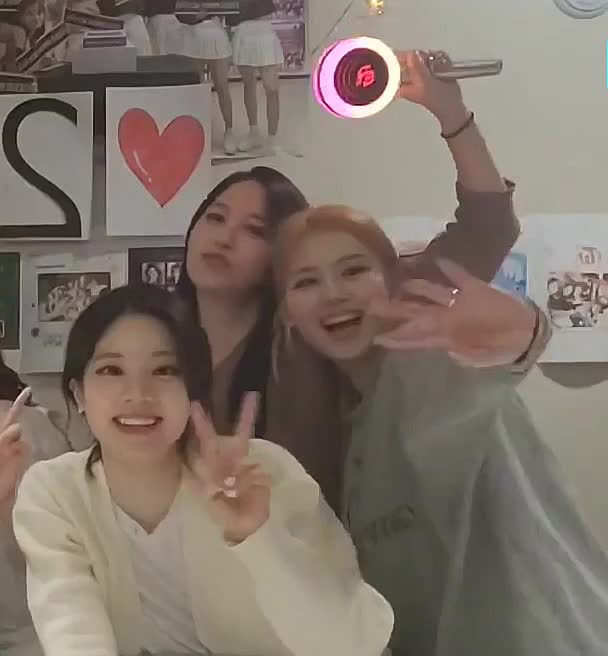 210410 - Dahyun Mina and Sana (+ Nayeon) Wave | Scrolller