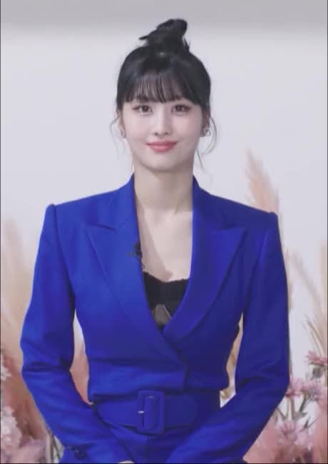 210501 - Momo | Scrolller