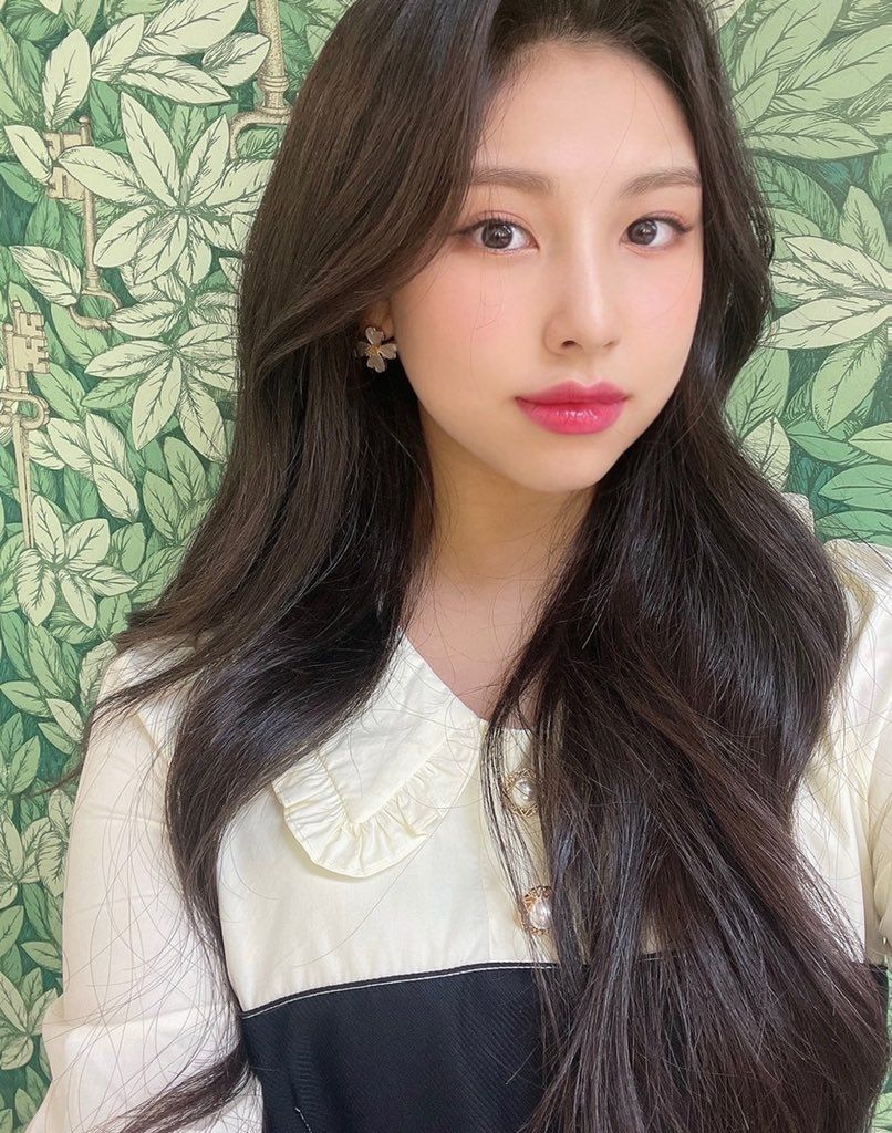 210610 Official Twitter update - Jian | Scrolller