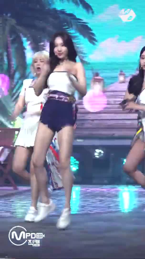 210610 - Stunning Nayeon | Scrolller