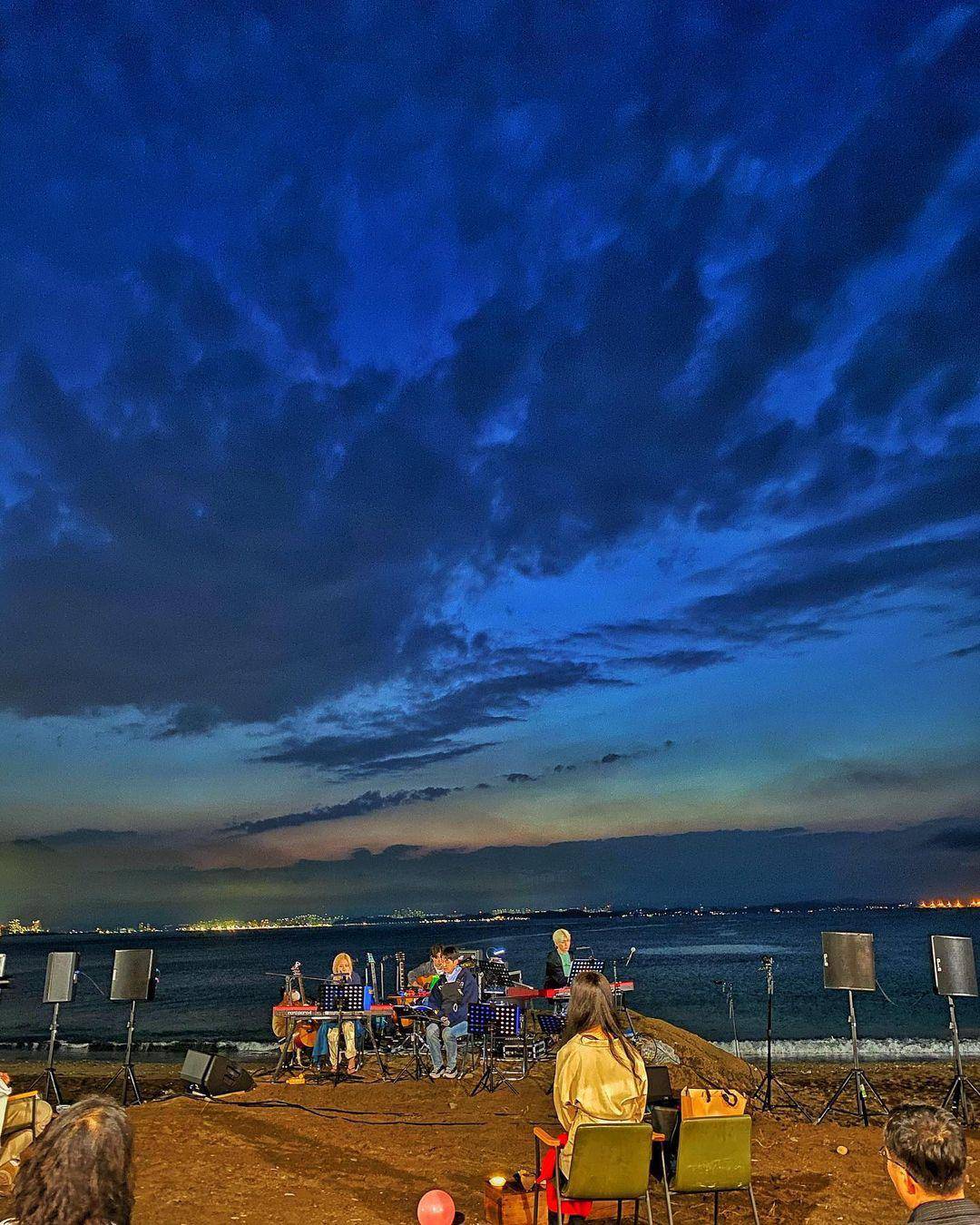 210630 yoonjongshin IG Update w/ Rosé | Scrolller