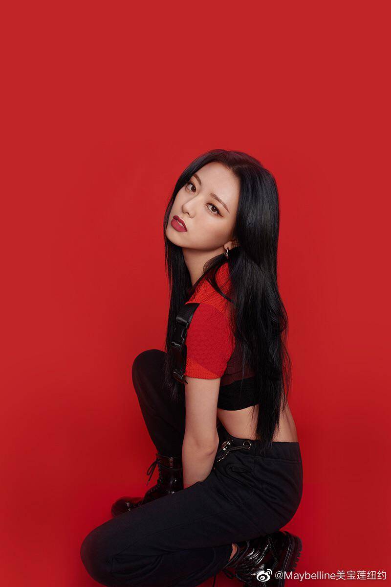 210715 Yuna | Scrolller