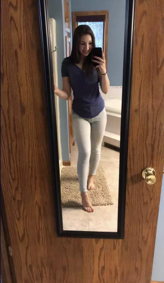 [21F] quick mirror pic | Scrolller