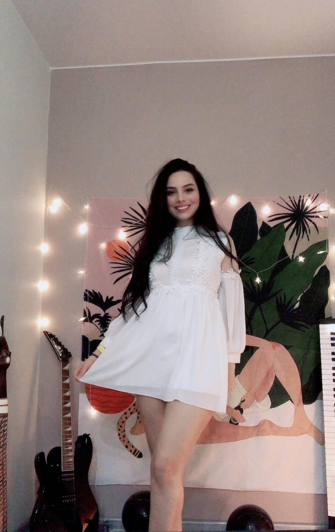 22F 😊 hot or not? | Scrolller