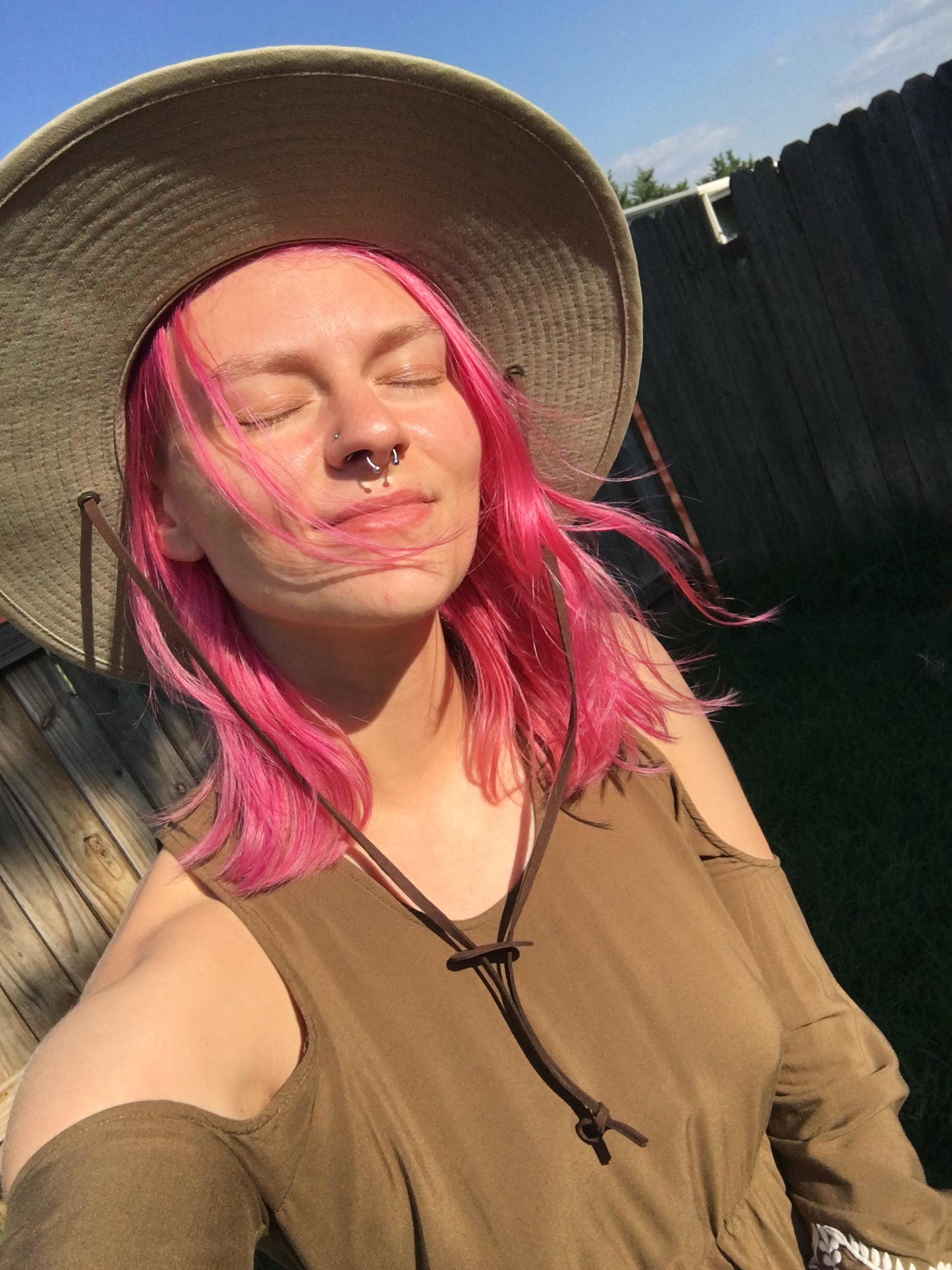 [25] Just appreciating the sunshine 🌞 | Scrolller