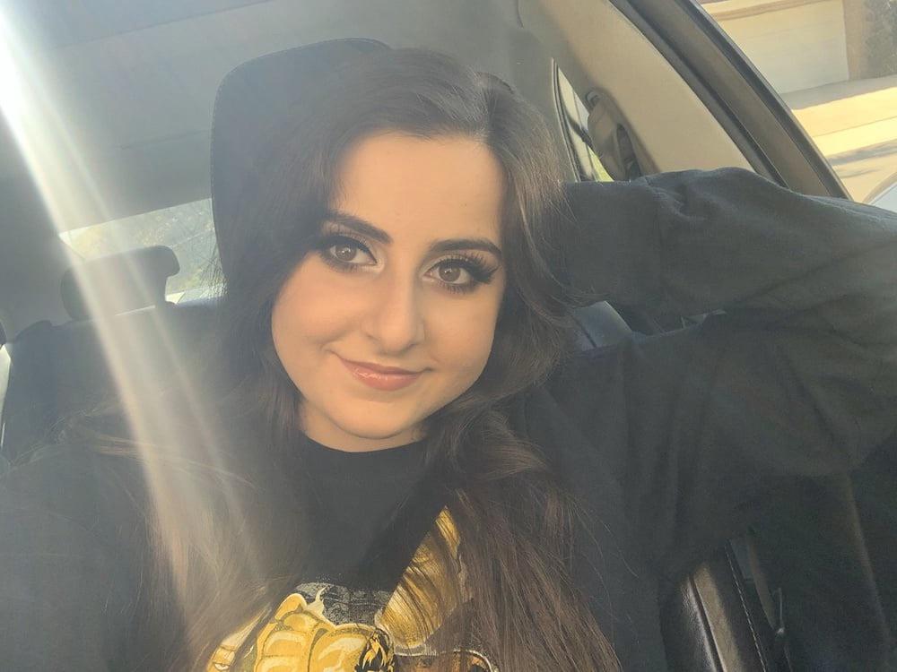 25 [MF4M] Searching for a BBC for my girl in London/Online | Scrolller