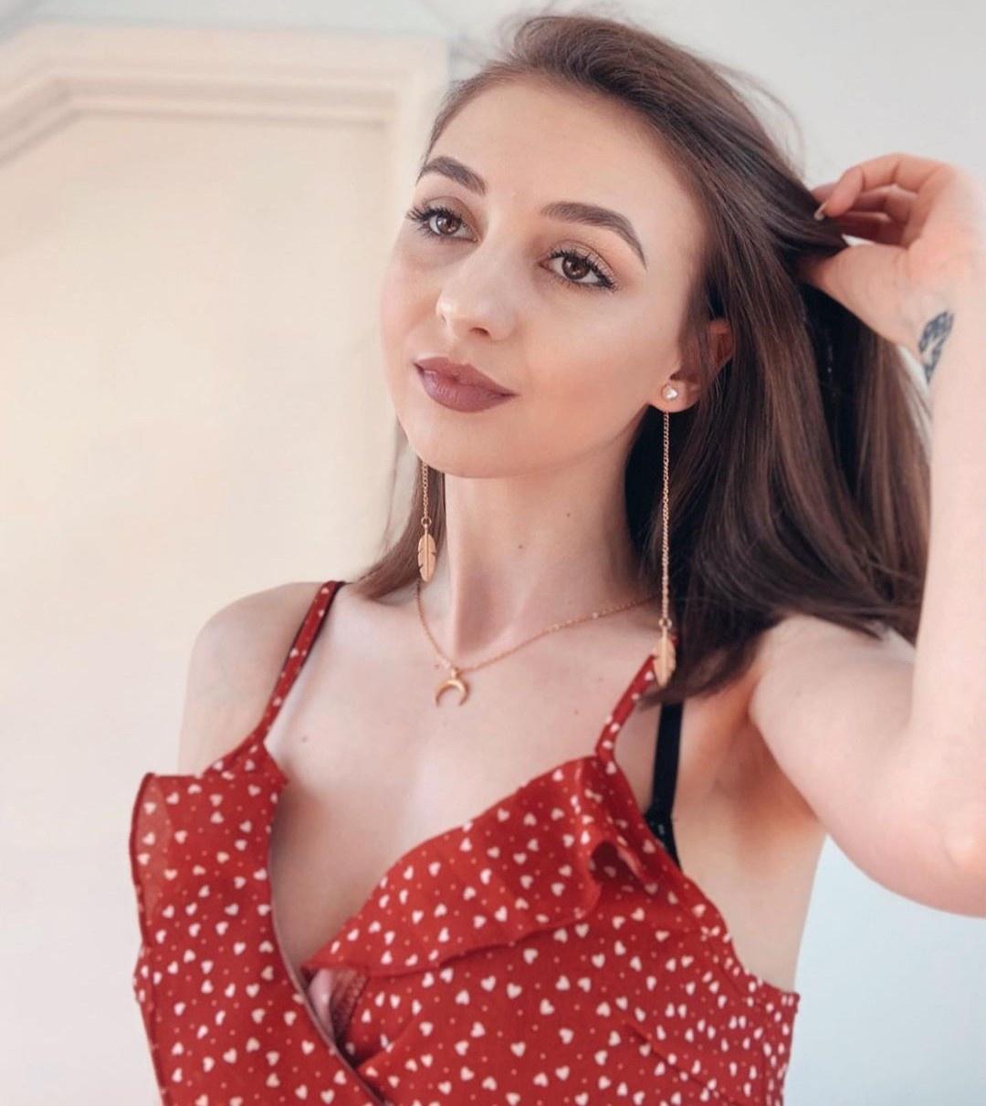 [25F] self timer counts right? | Scrolller